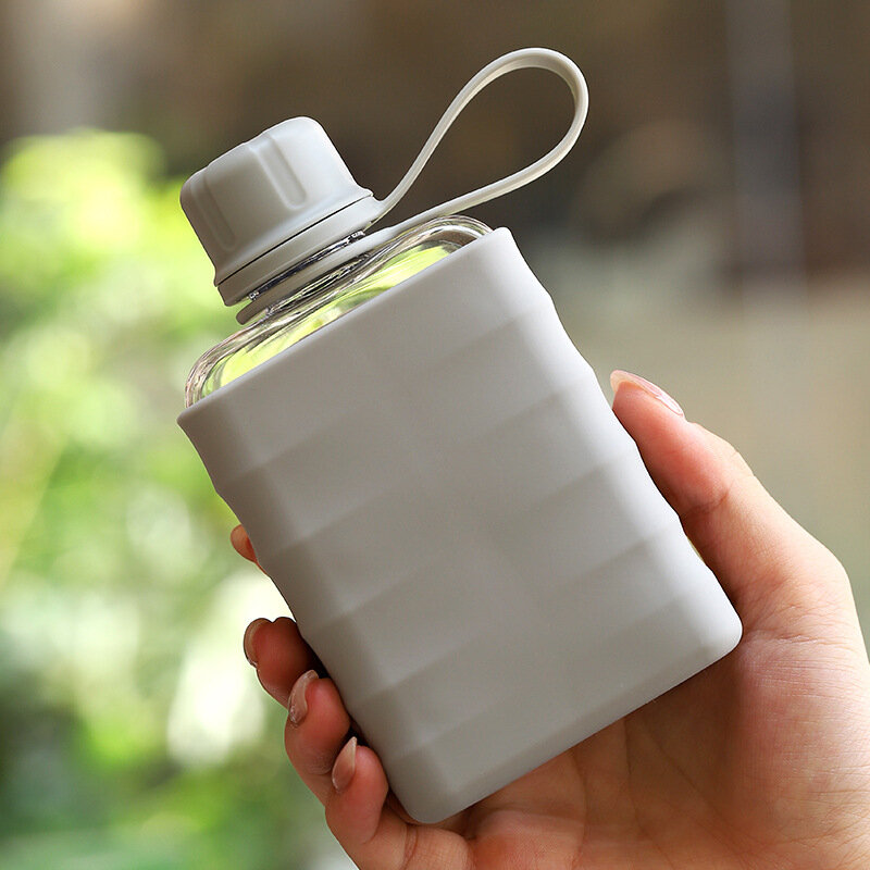 Новая бутылка Tritan Fresh Style с ручкой, плоская бутылка с силиконовым покрытием, пластиковый стакан, высококачественная портативная бутылка для воды для студентов