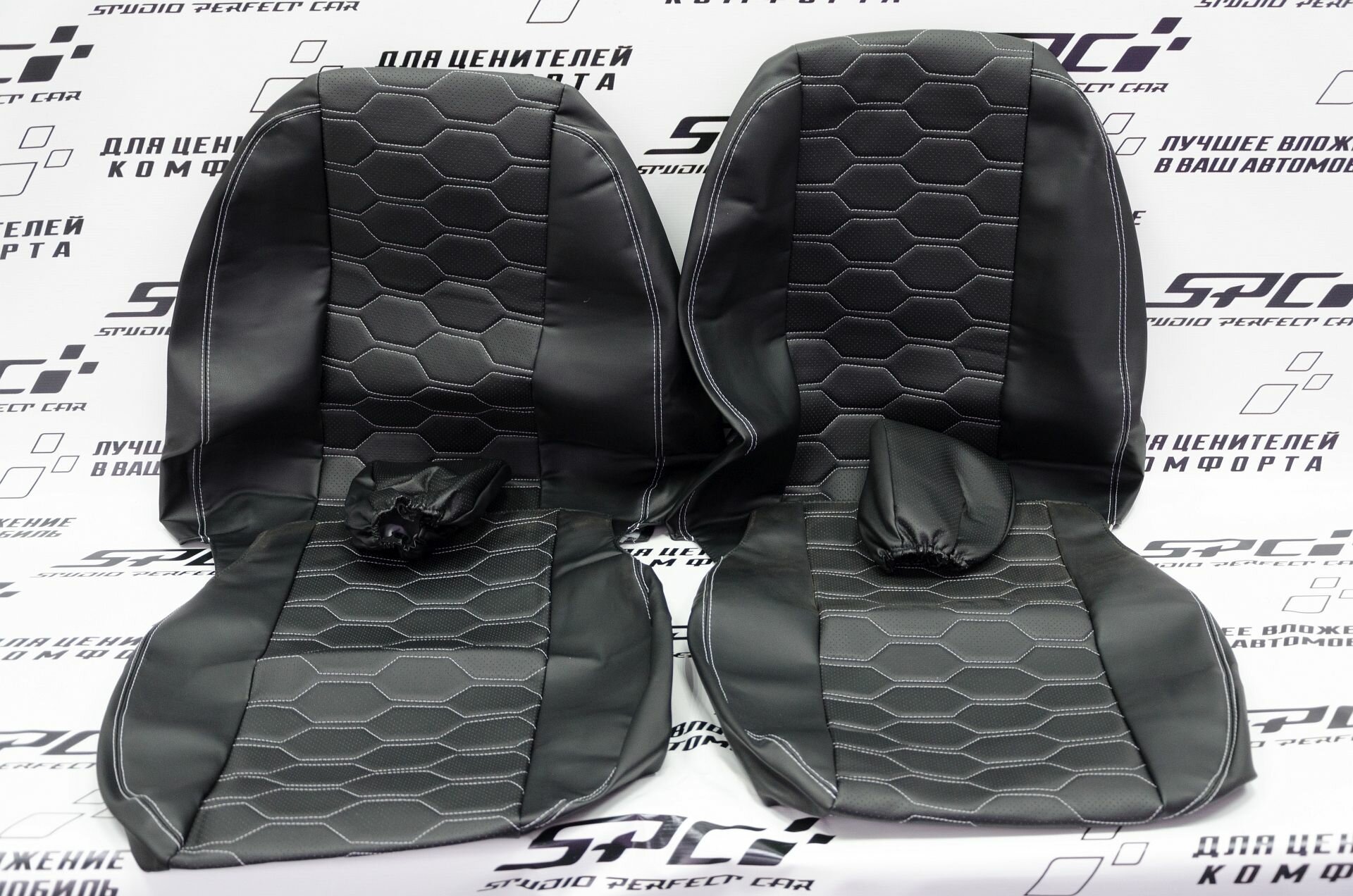 Модельные авточехлы на Lada Granta седан (рестайлинг до 2017 г. в.), черная экокожа с белыми сотами