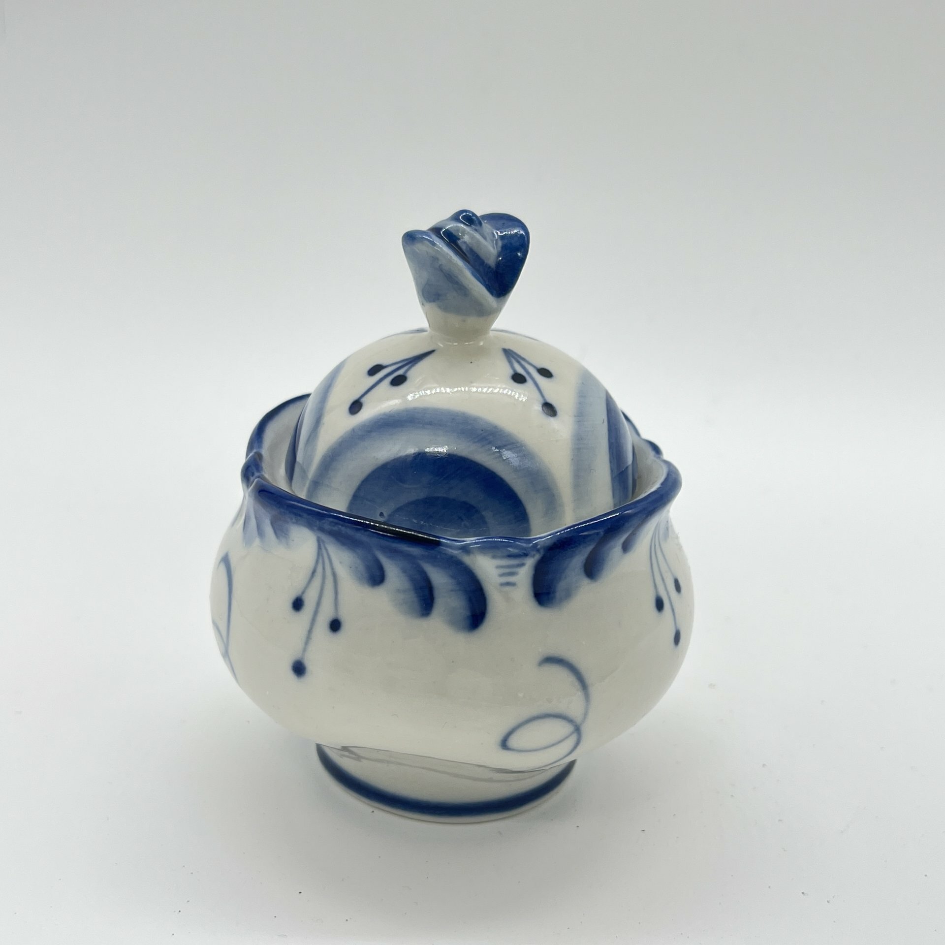 Солонка с крышкой с расписным растительным декором, Гжель, фарфор, роспись