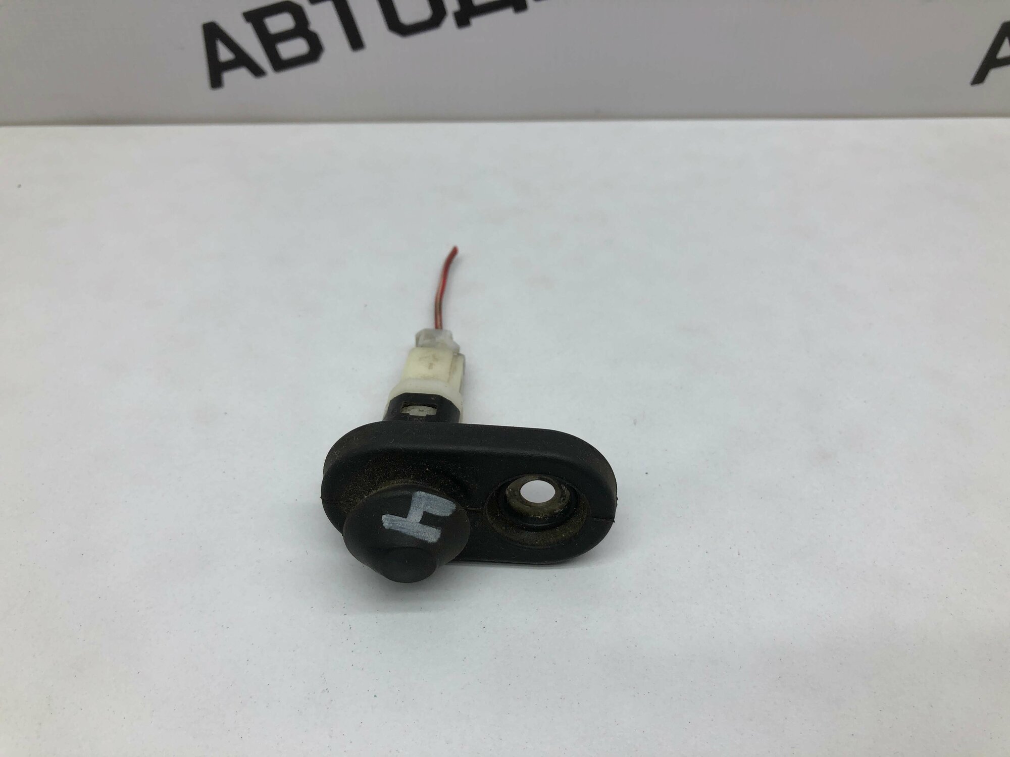 Концевик двери Toyota Prius NHW10 1998 г