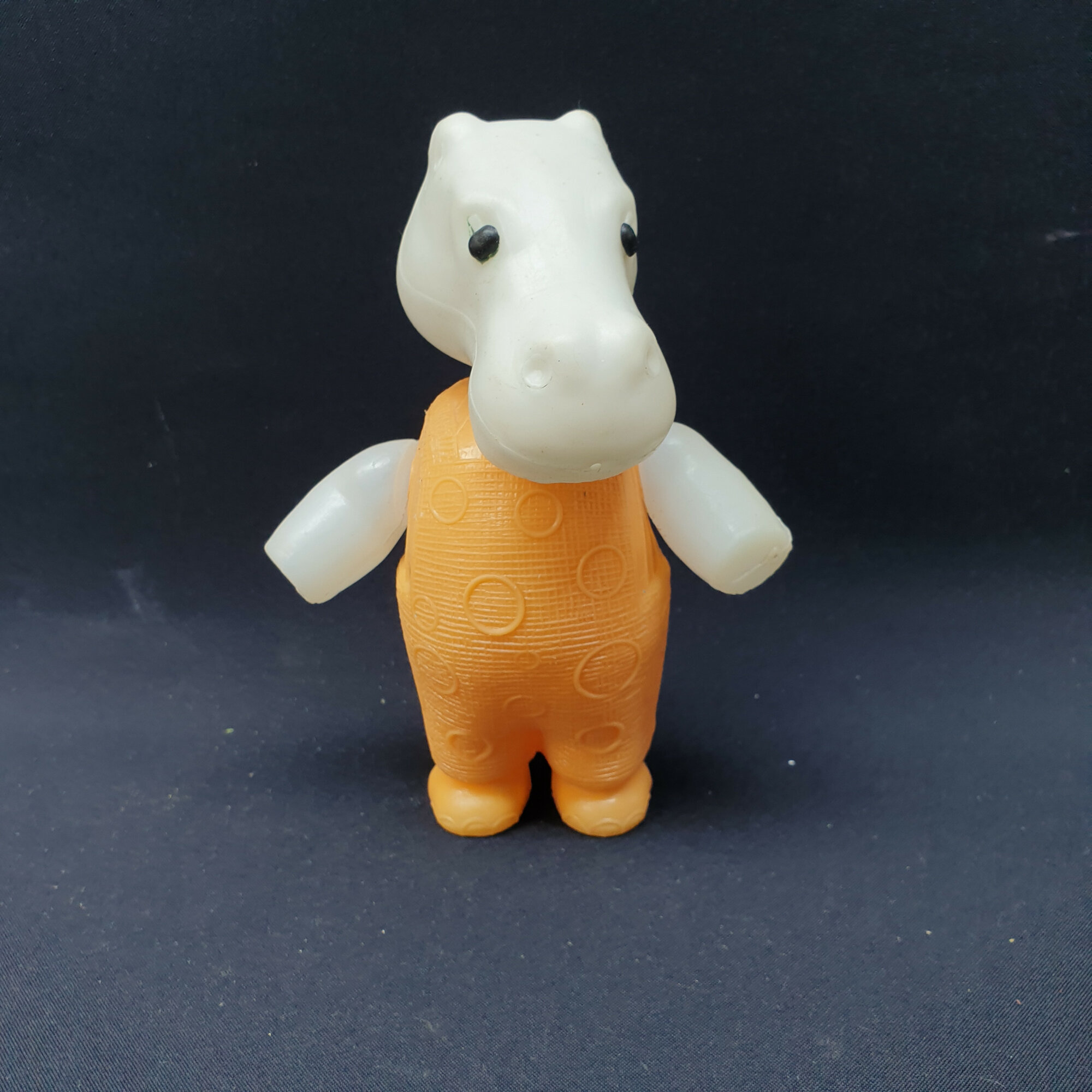 Игрушка пластмассовая винтажная, СССР. Фигурка бегемота в комбинезоне для детской игры