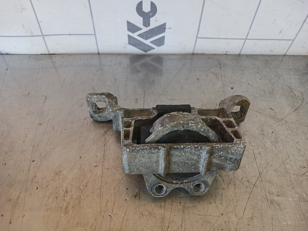 Опора двигателя правая Ford Focus 2 05-08