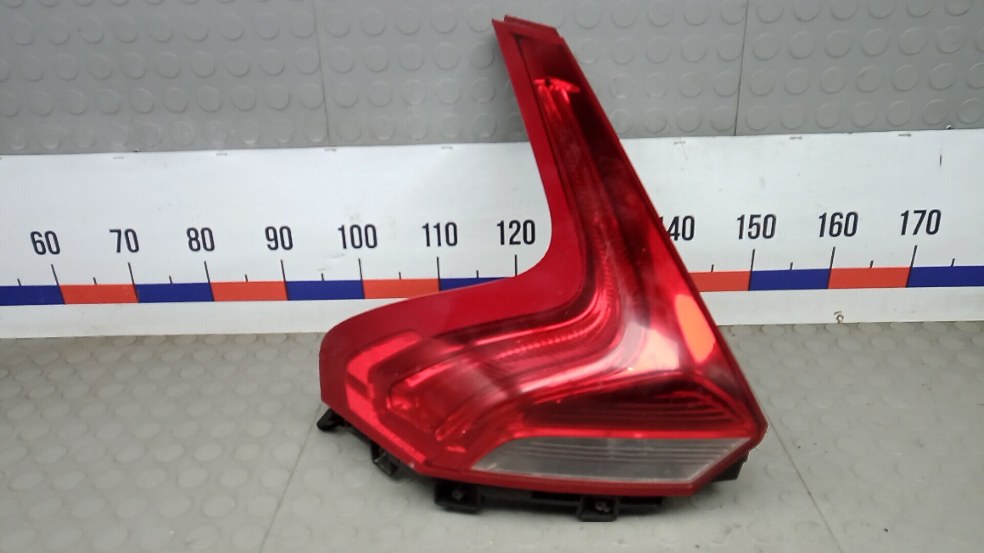 Фонарь задний левый VOLVO V40 3