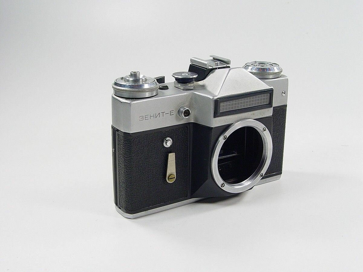 Фотоаппарат советский старинный Зенит-Е. Хорошее состояние, СССР, 1983 г. Металл. Лот 4
