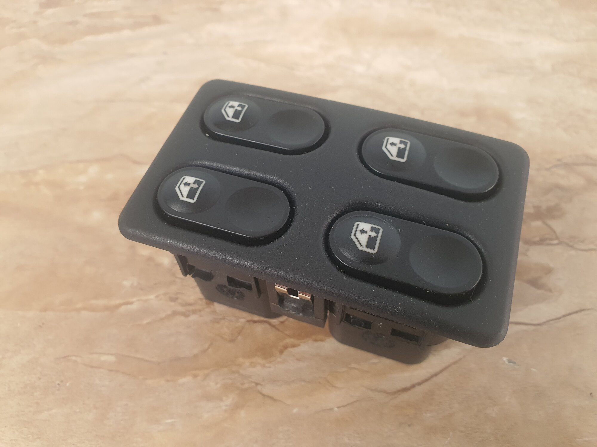 Блок управления стеклоподъёмниками, для ВАЗ 2110/2112/2111, на 4 подъёмника.