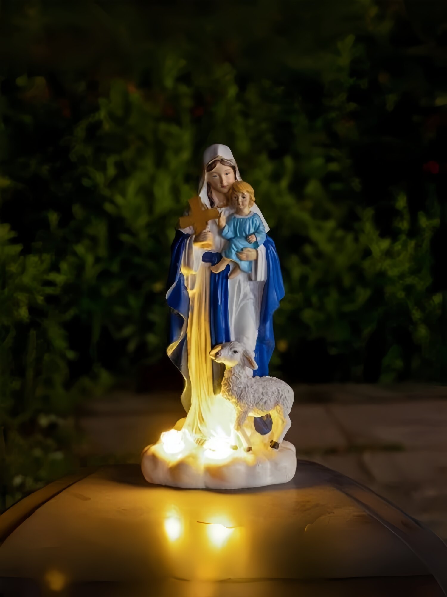 Статуэтка "Дева Мария с ягненком", LED-подсветка, голубая, 23 см