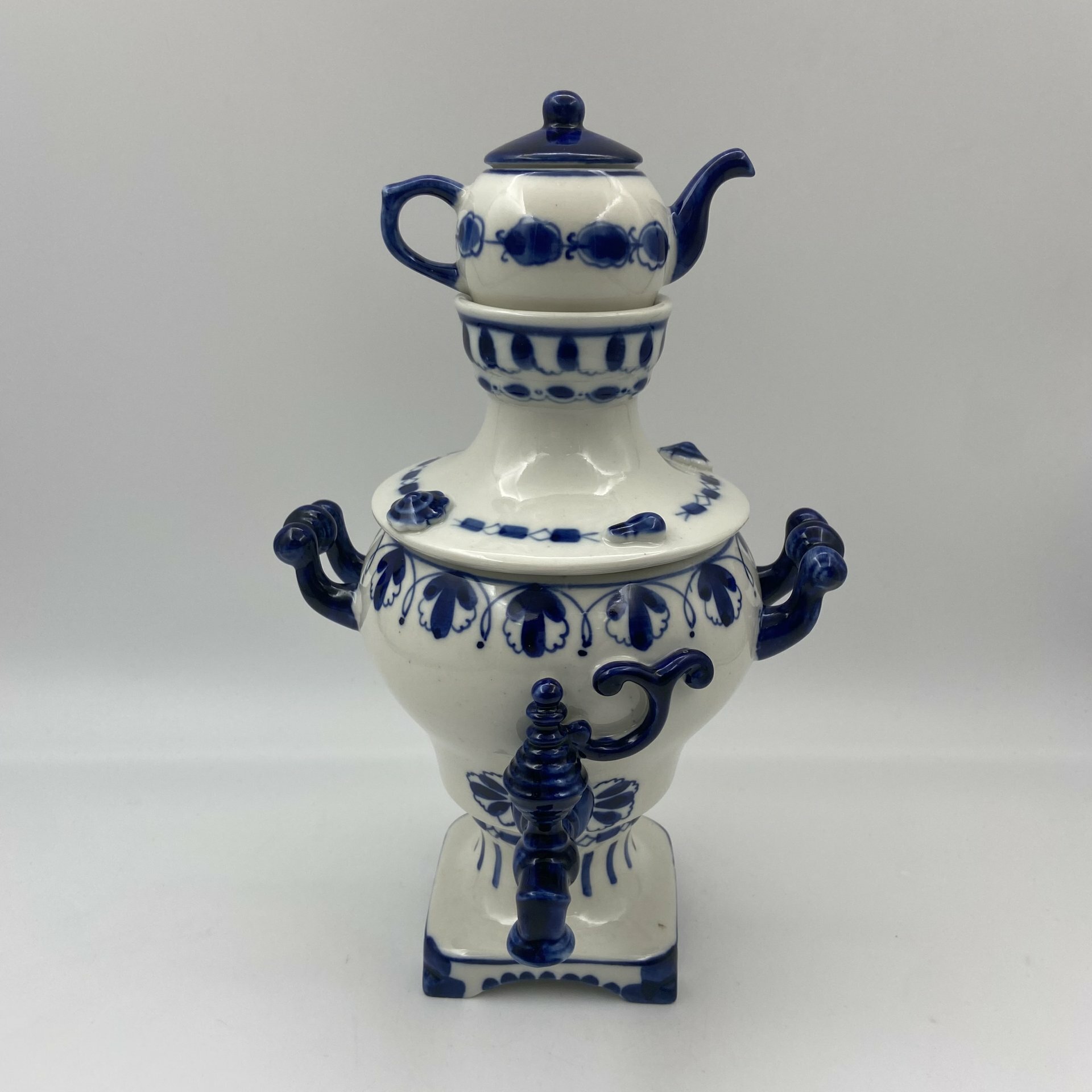 Статуэтка "Самовар с заварочным чайником", фарфор, роспись, Объединение «Гжель»