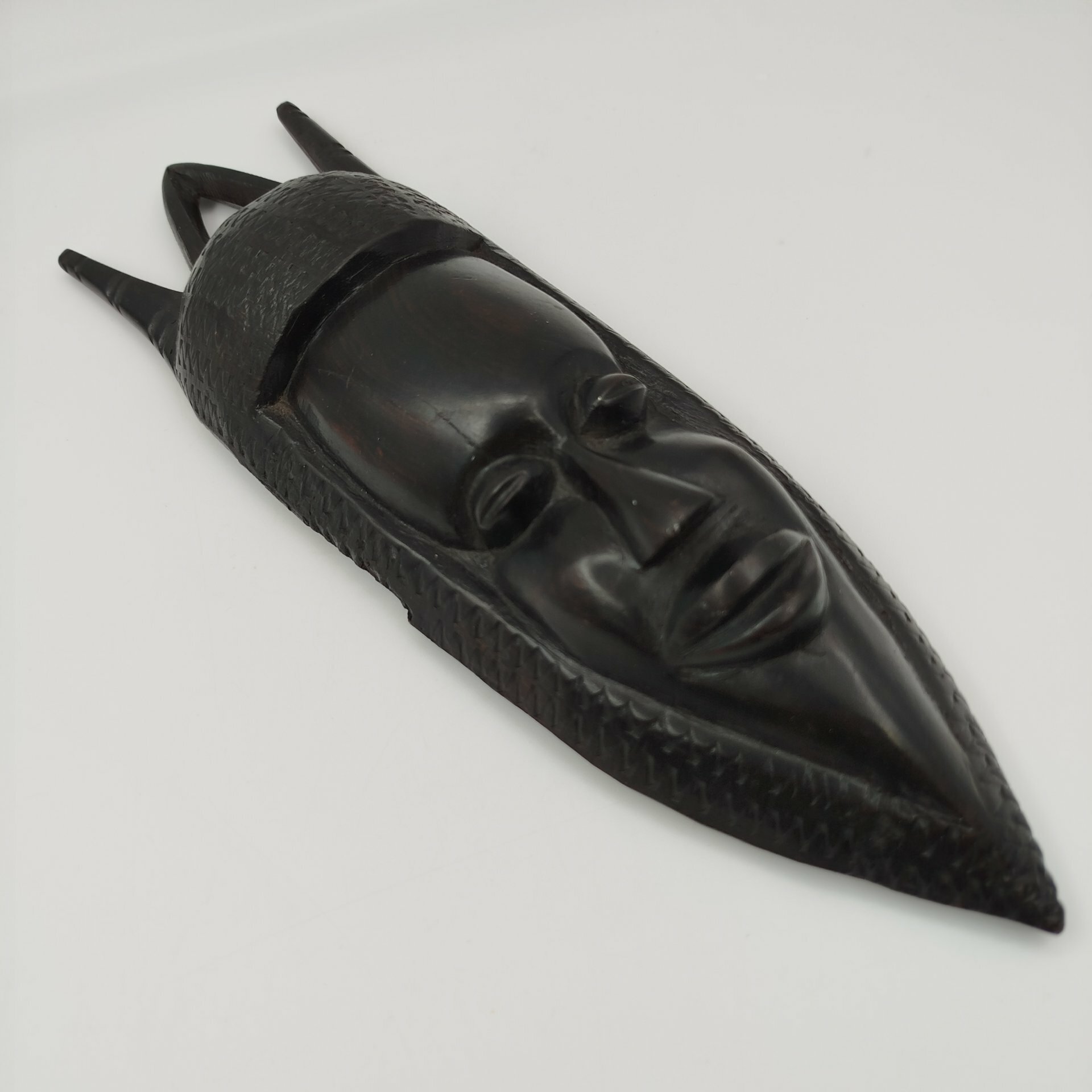 Маска африканская выполненная из эбенового дерева, дерево, резьба, Африка