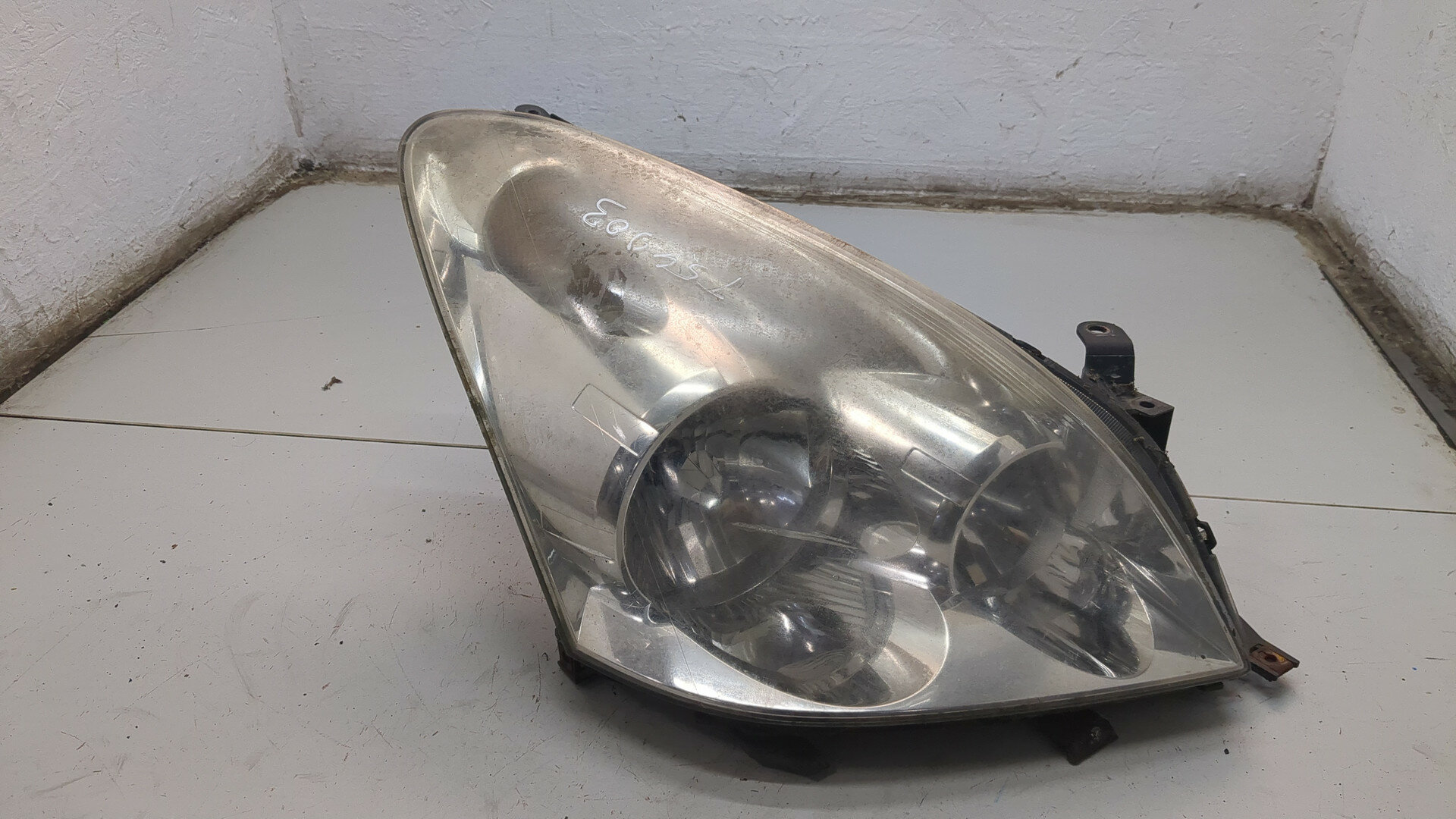 Фара (передняя) правая Toyota Corolla Verso Б/У