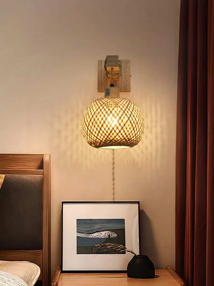 Светильник настенный с выключателем и проводом в розетку