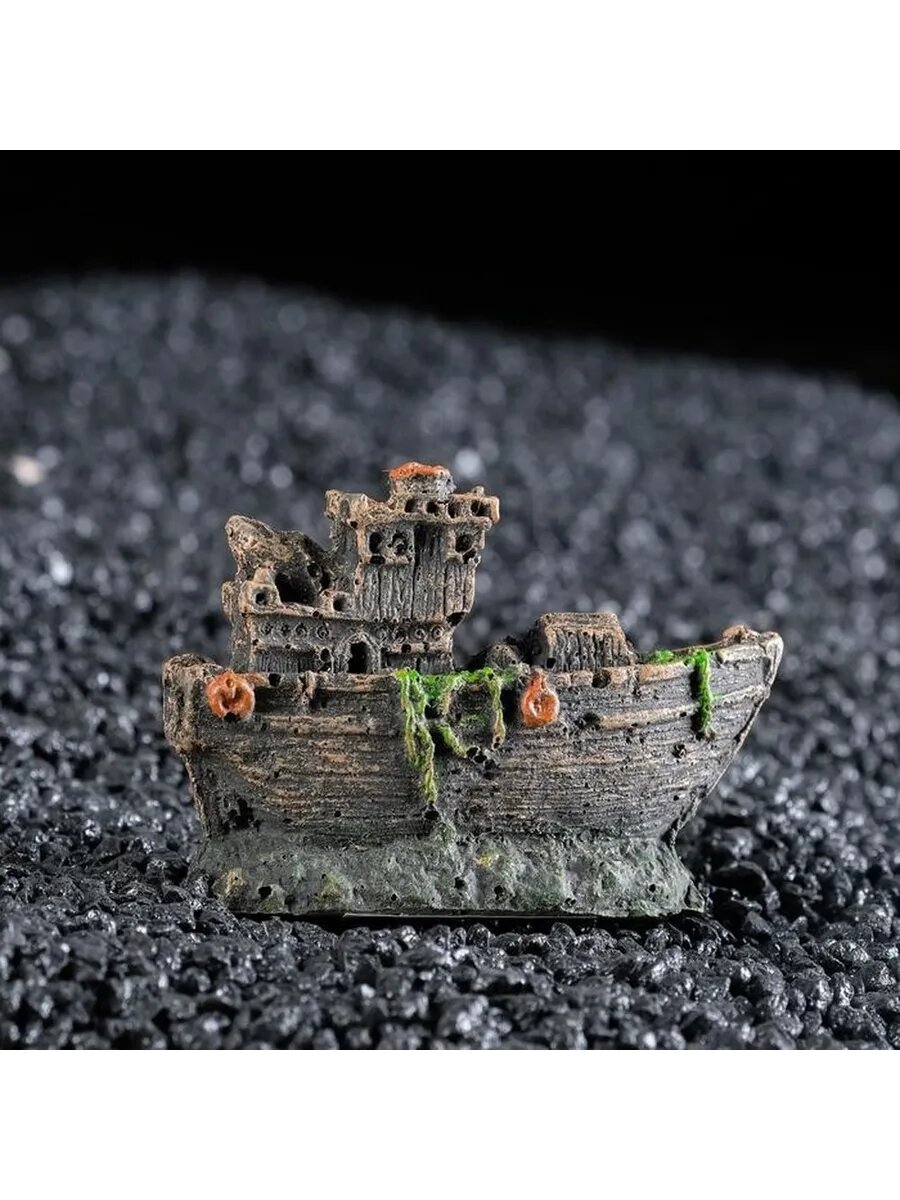 Маленький морской корабль для аквариума