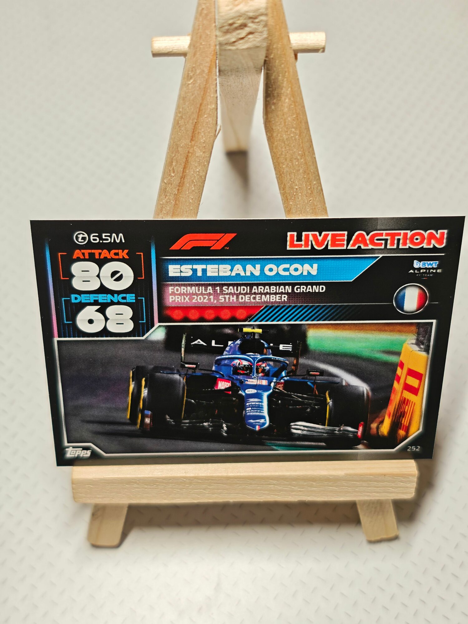 Коллекционная карточка Topps F1 Turbo ATTAX в горизонтальном стандартном формате