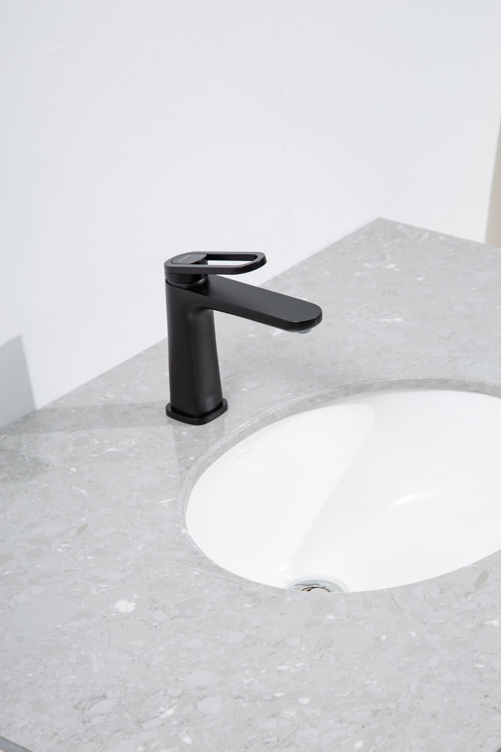 Смеситель для раковины с фиксированным изливом Gappo G27 G1027-6 латунь, черный