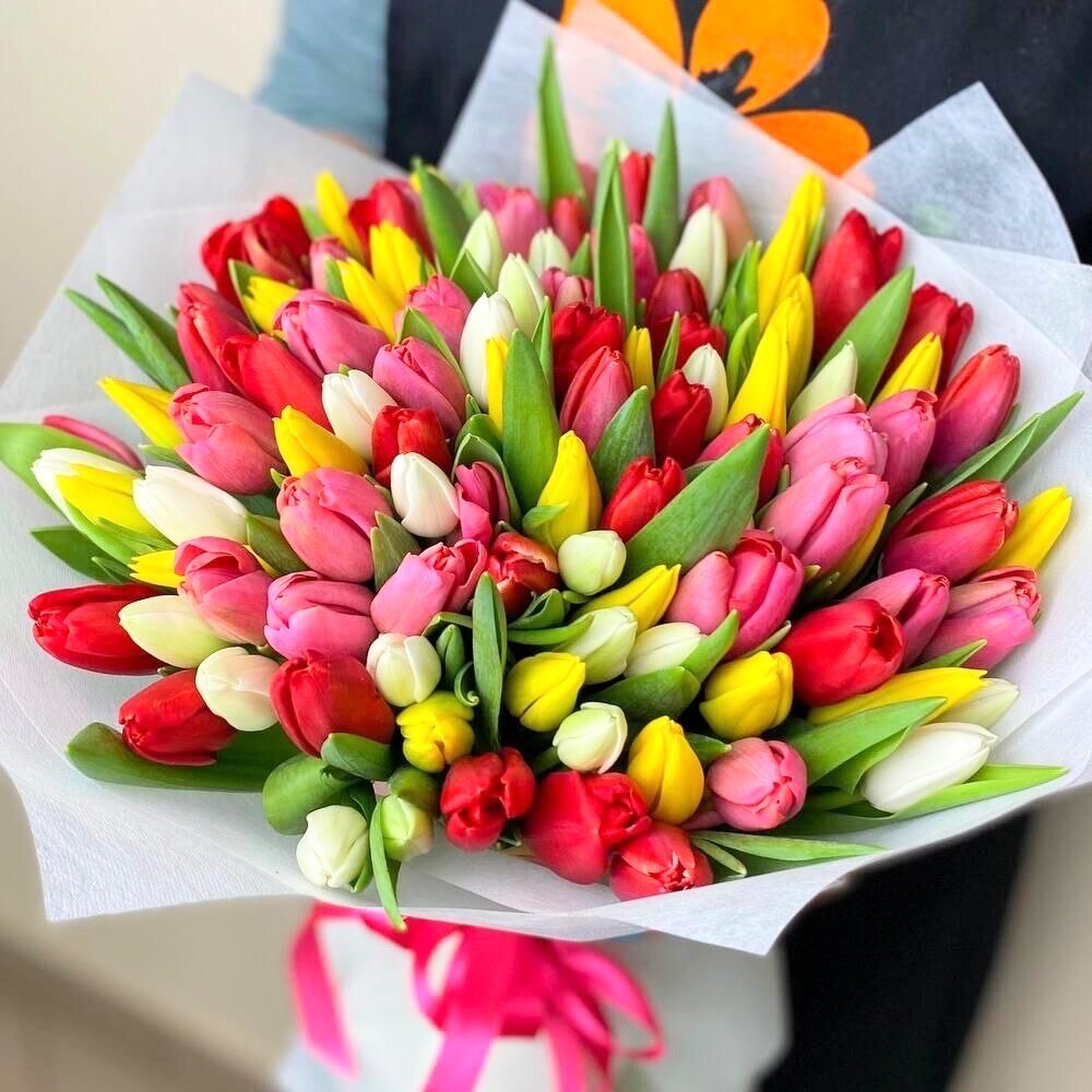 Букет DIVAFLORA "Тюльпаны", живые цветы, высота 50 см, 75 шт, микс разноцветные