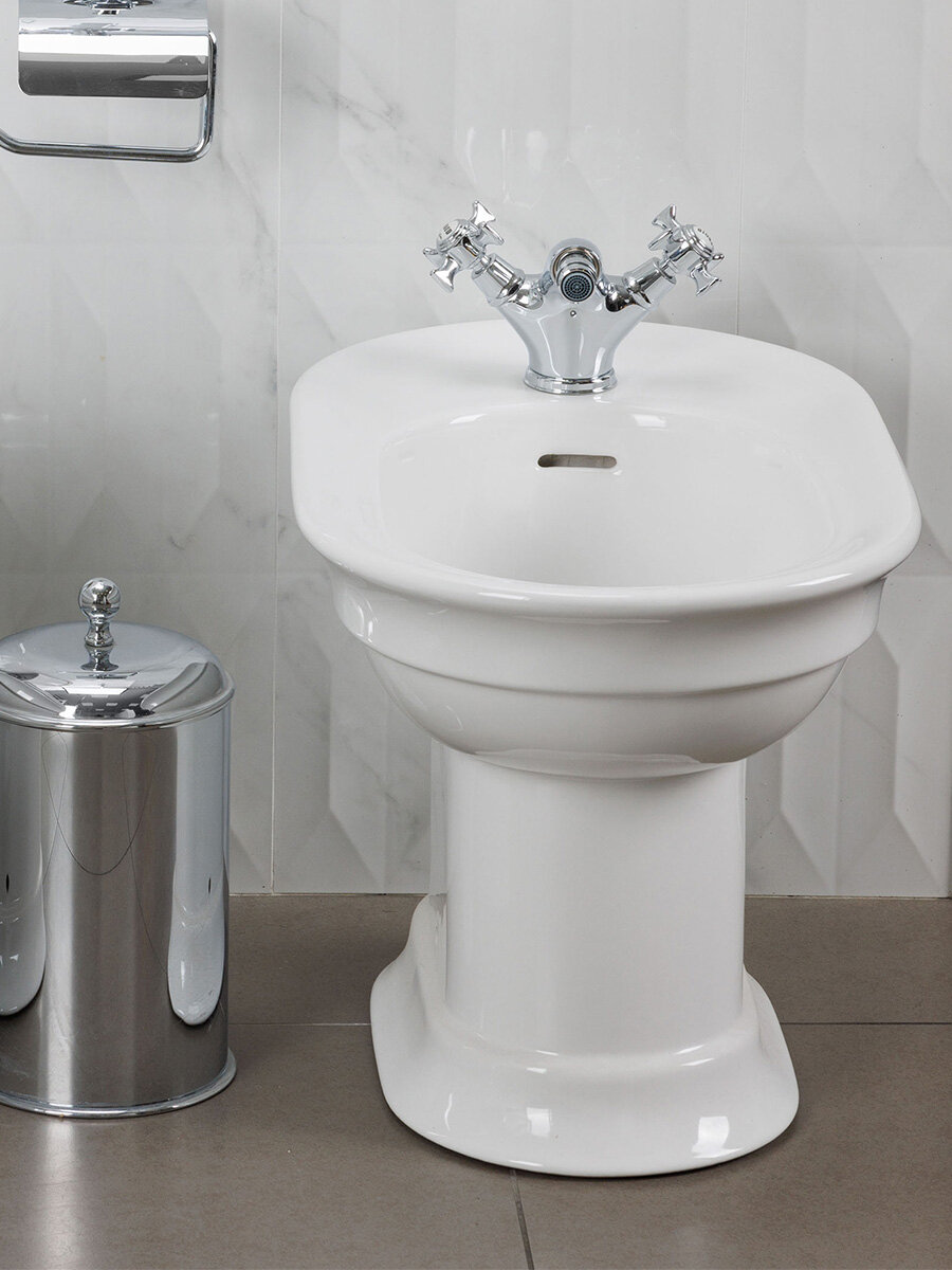 Биде напольное HATRIA DOLCEVITA Y0ET01, белое, глянцевое, с переливом