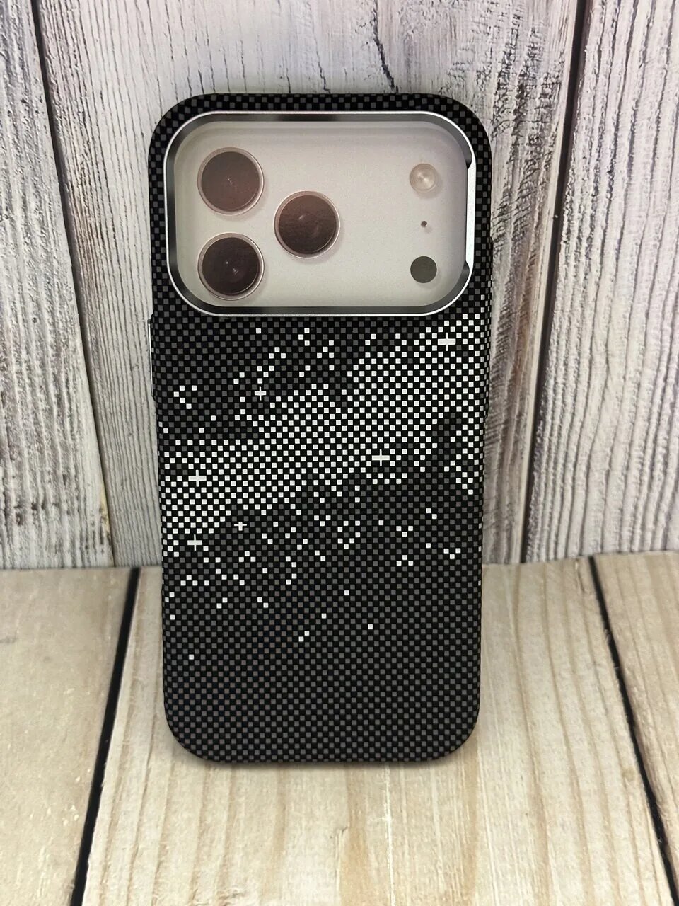 Чехол-накладка с magsafe для Iphone 17 Pro Luxo Carbon чёрный с россыпью белого