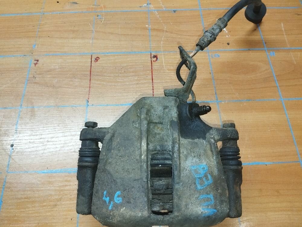 Суппорт передний левый Фольксваген Пассат Б3 1,8 Б/У с пробегом