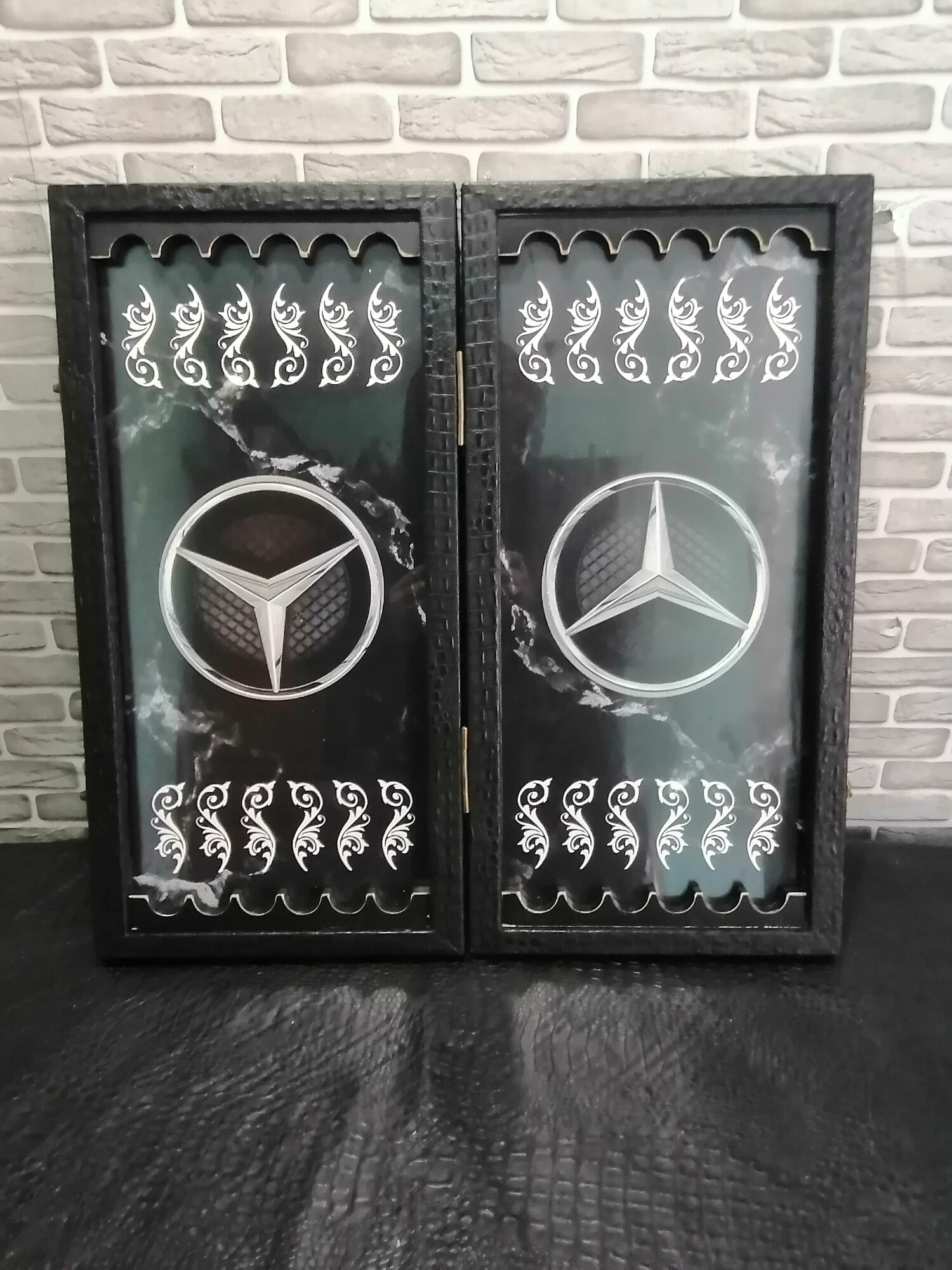 Нарды стеклянные "Мерседес", большие 60 на 60 см, из натурального дерева, игровое поле под стеклом, покрытые глянцевым лаком, нарды большие деревянные