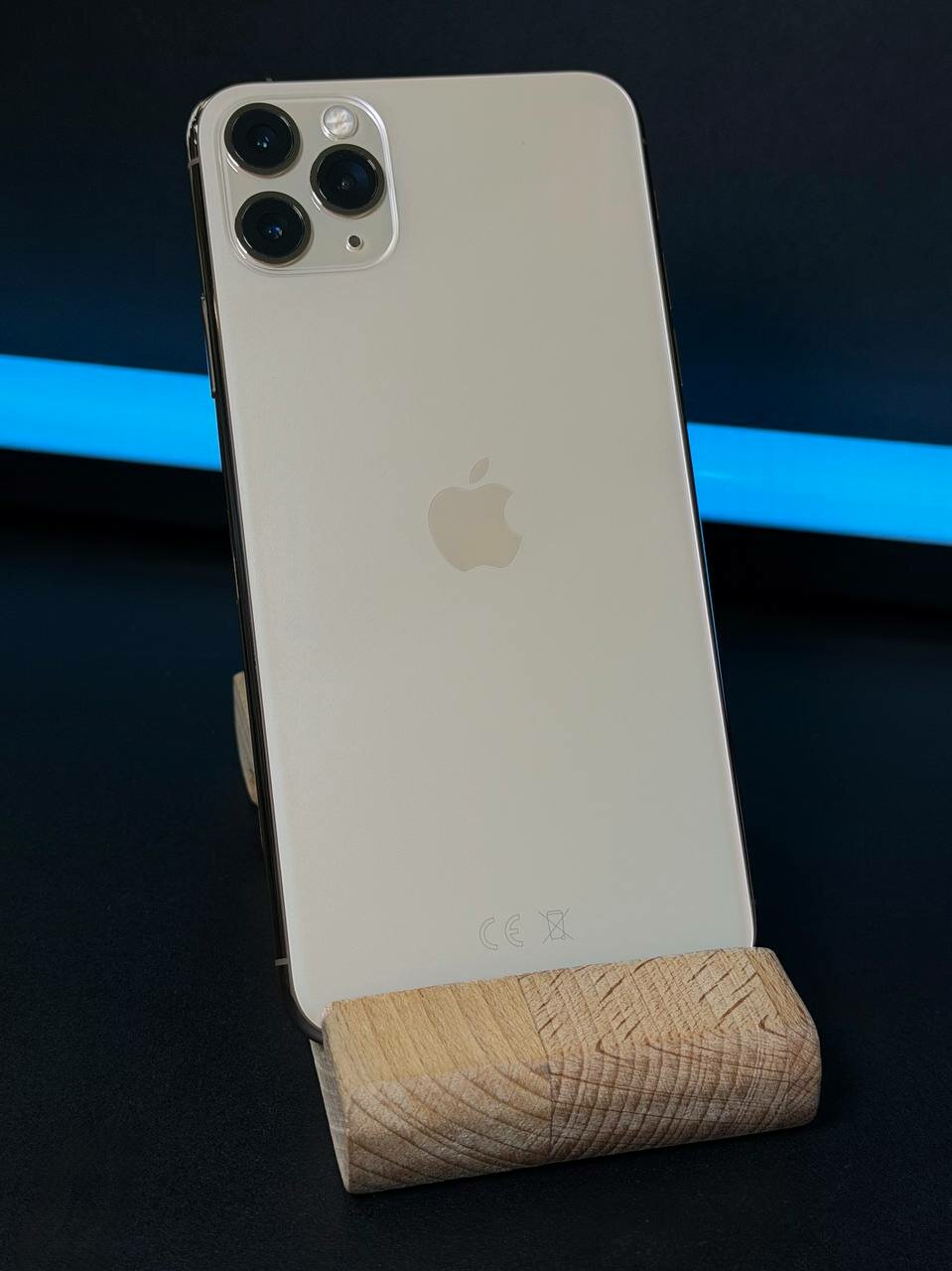 Смартфон Apple iPhone 11 Pro Max 512 ГБ, nano-SIM + eSIM, золотой