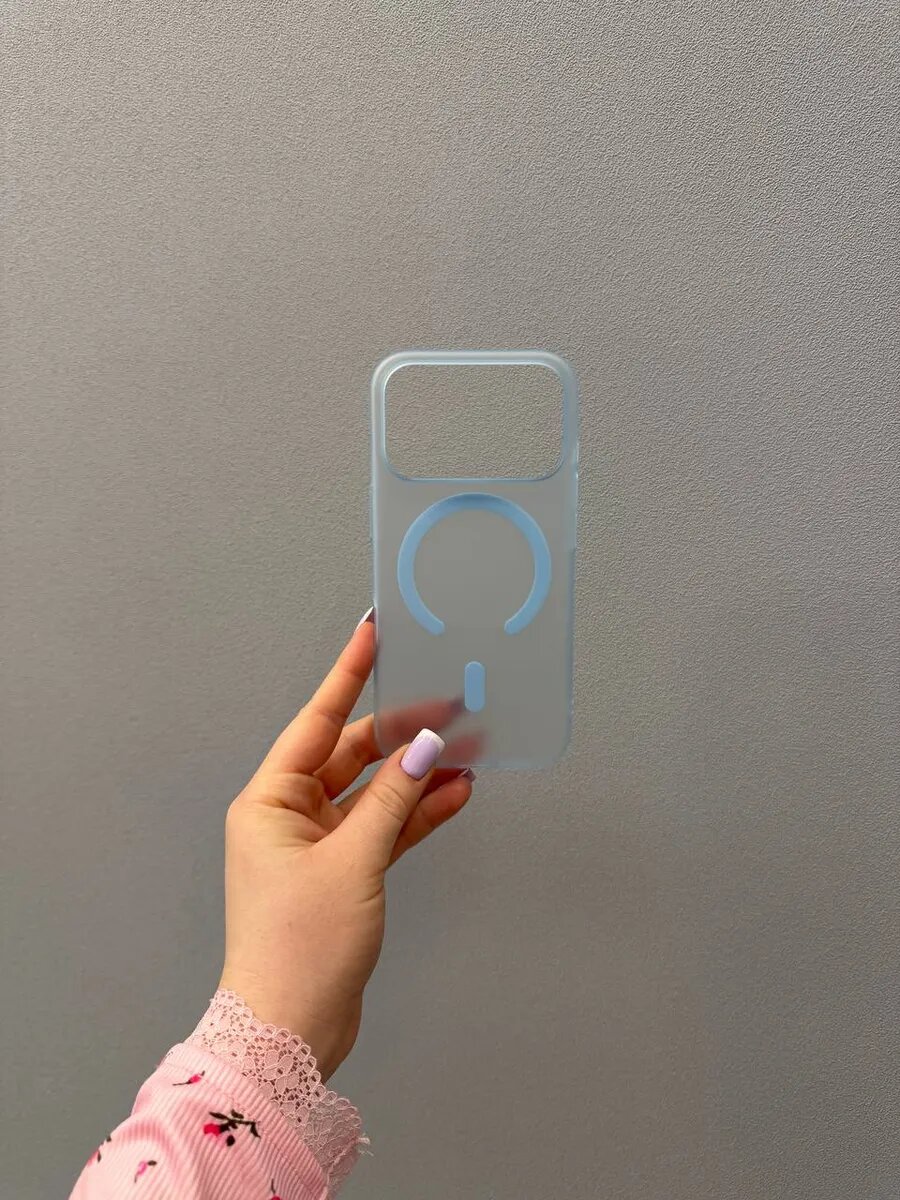 Чехол на Iphone 17 Pro , цвет голубой , полупрозрачный , мужской . — фото 1