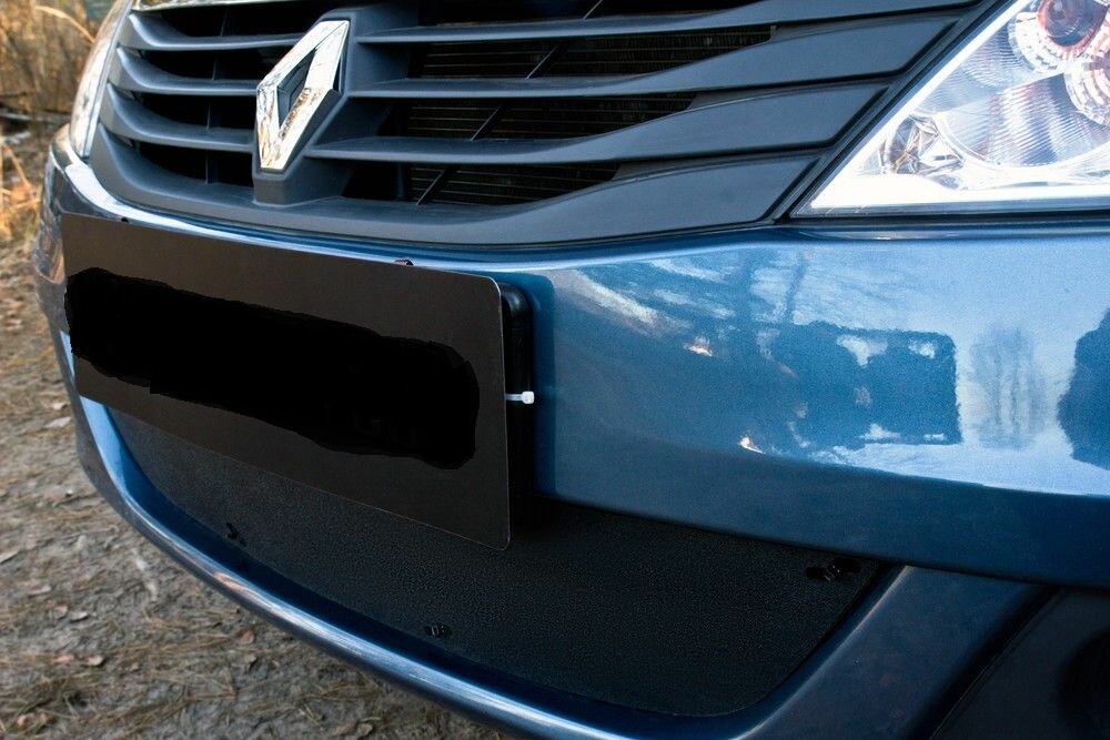 Зимняя заглушка решетки переднего бампера Renault Logan 2010-2013