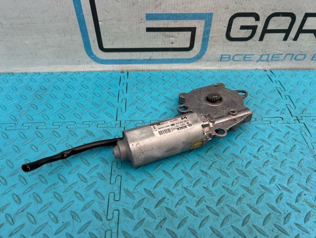 Моторчик люка Mercedes-Benz S-Class 2007 W221 273.961 5.5 OEM A2118202742