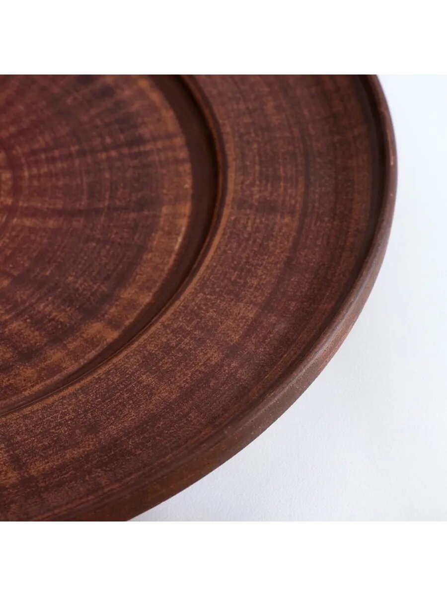 Стильная глиняная сервировочная тарелка