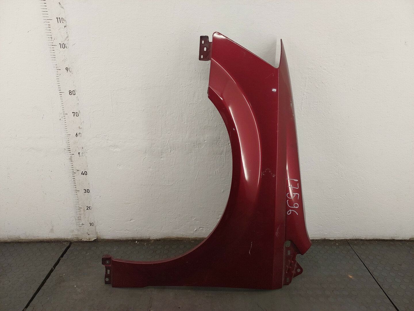 Крыло левое переднее Chrysler Town-Country Б/У