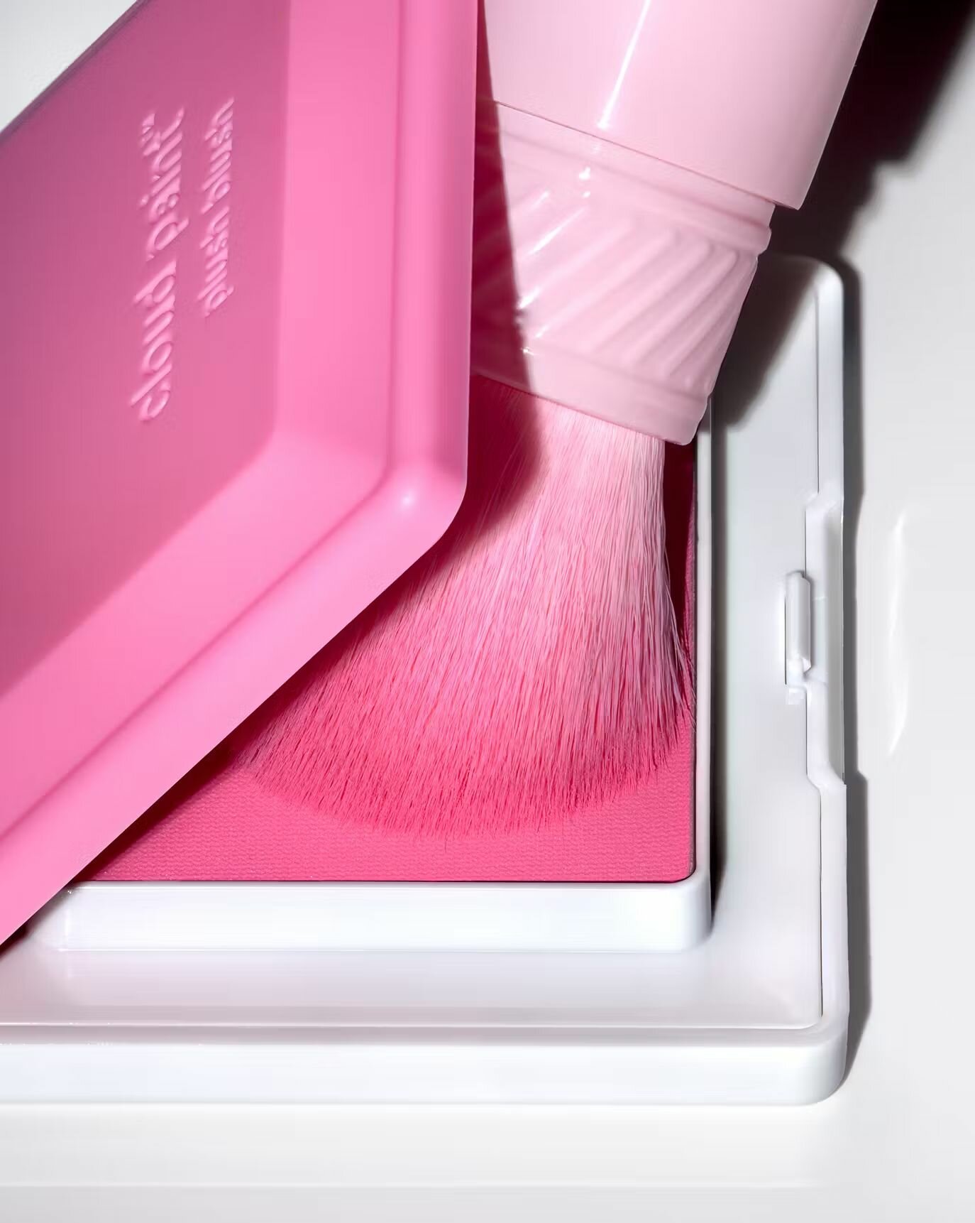 Glossier Румяна Cloud Paint Plush Blush - Billow — фото 1