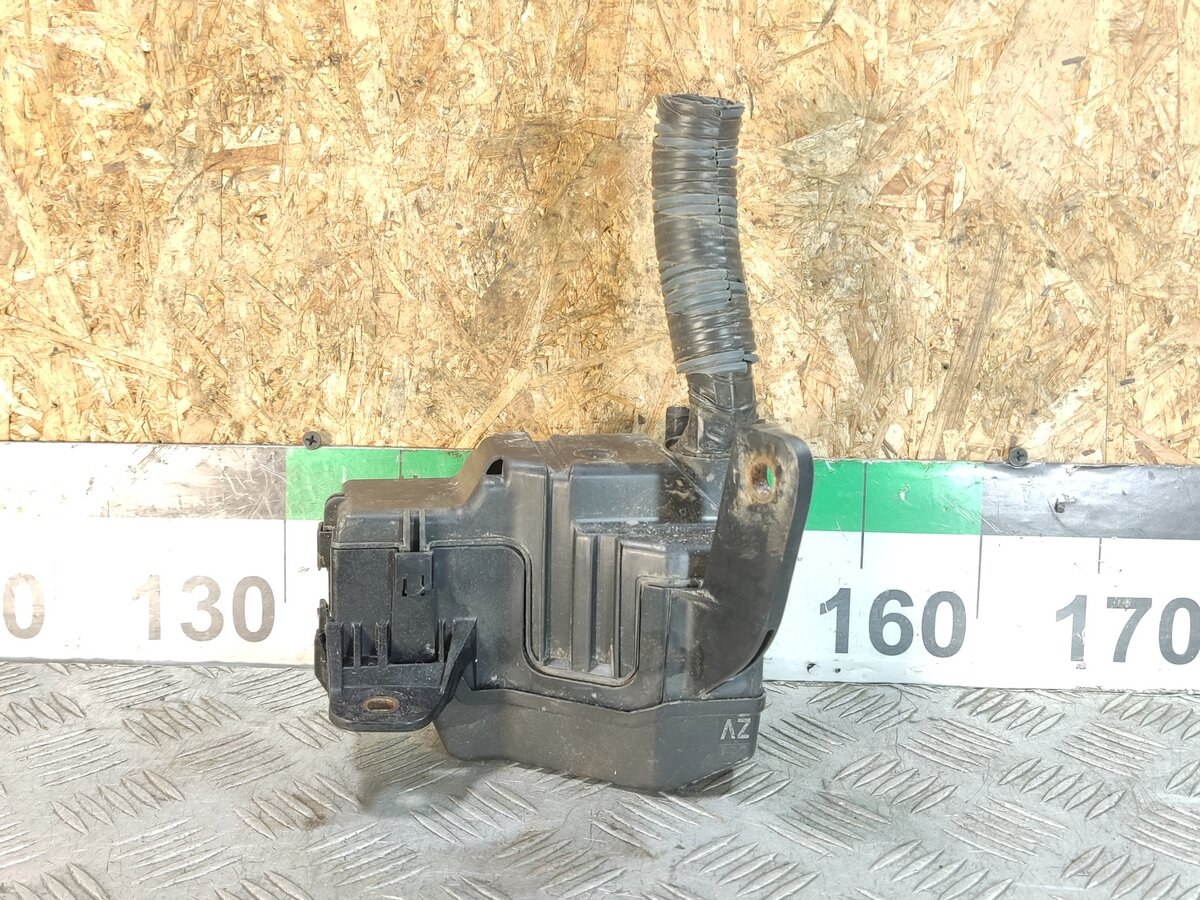 Блок предохранителей моторный TOYOTA Avensis 2003 2008 8274105040