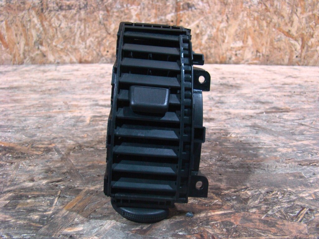 Note E11 Дефлектор воздушный центральный левый 687519U00B