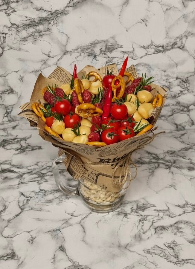 Мужской букет-кружка подарок папе, мужу, коллеге, брату. Подарок на 23 февраля