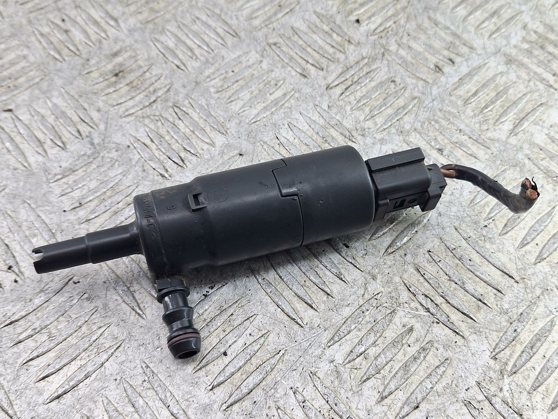 Насос (моторчик) омывателя фар BMW 3 E90/E91 2005 8377430-03