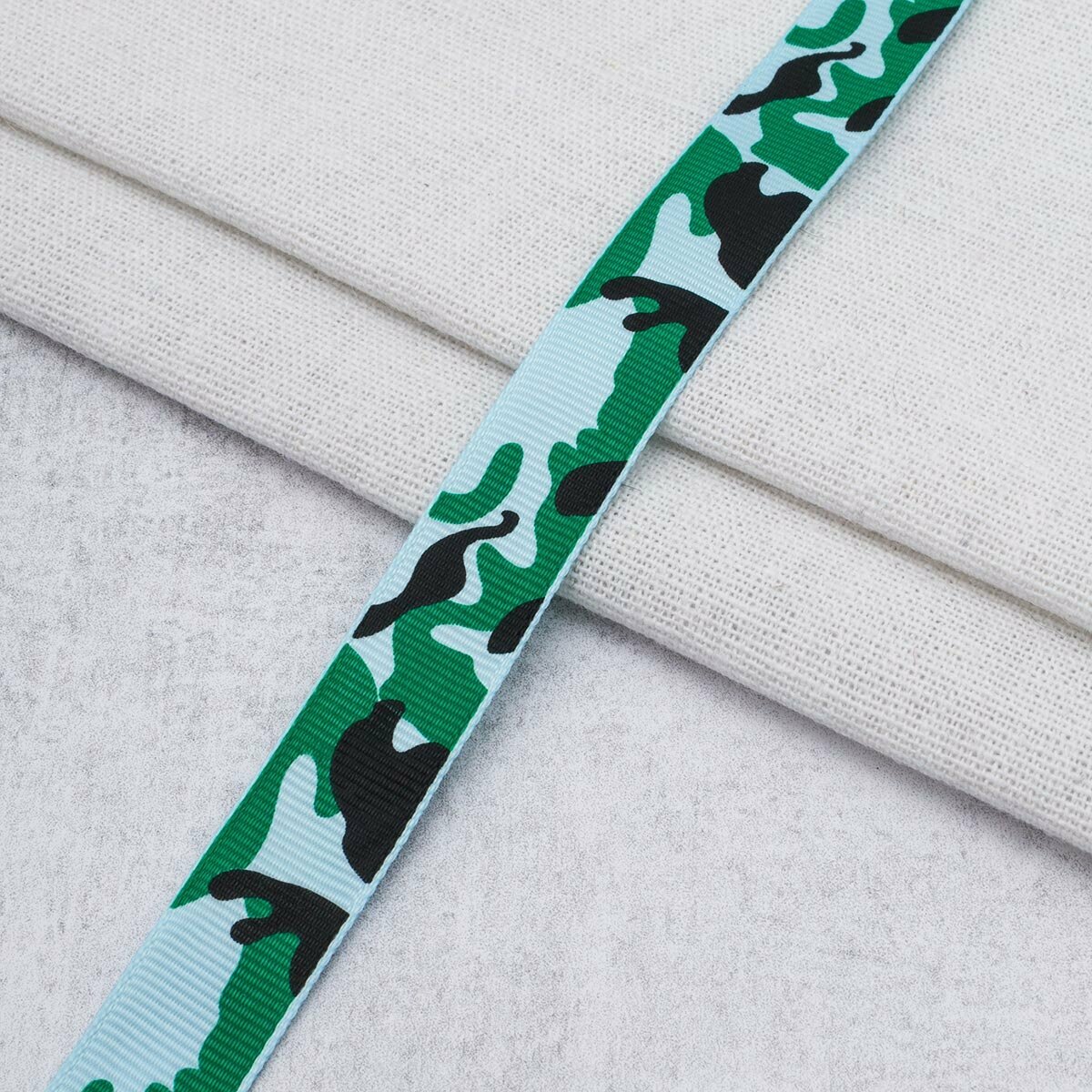 Лента декоративная для упаковки подарков, репсовая, с рисунком, 1,5 см х 45,72 м, цвет голубой/черный/зеленый