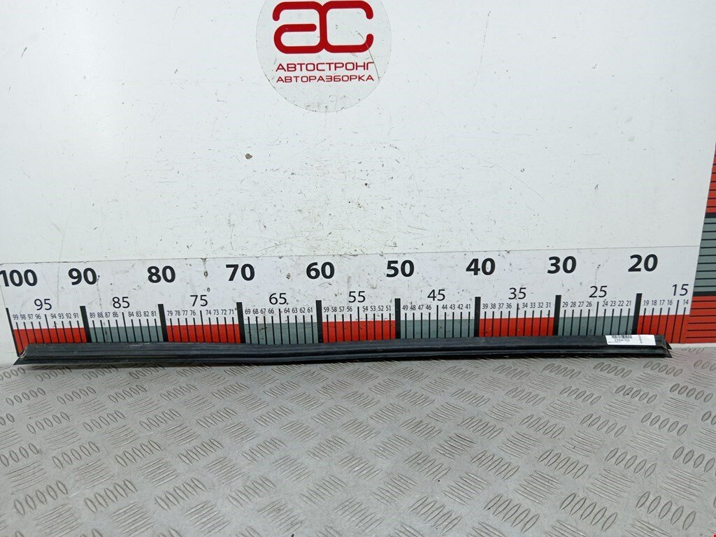 Уплотнитель стекла двери BMW X5 (E53) 8402555 арт. 2264763