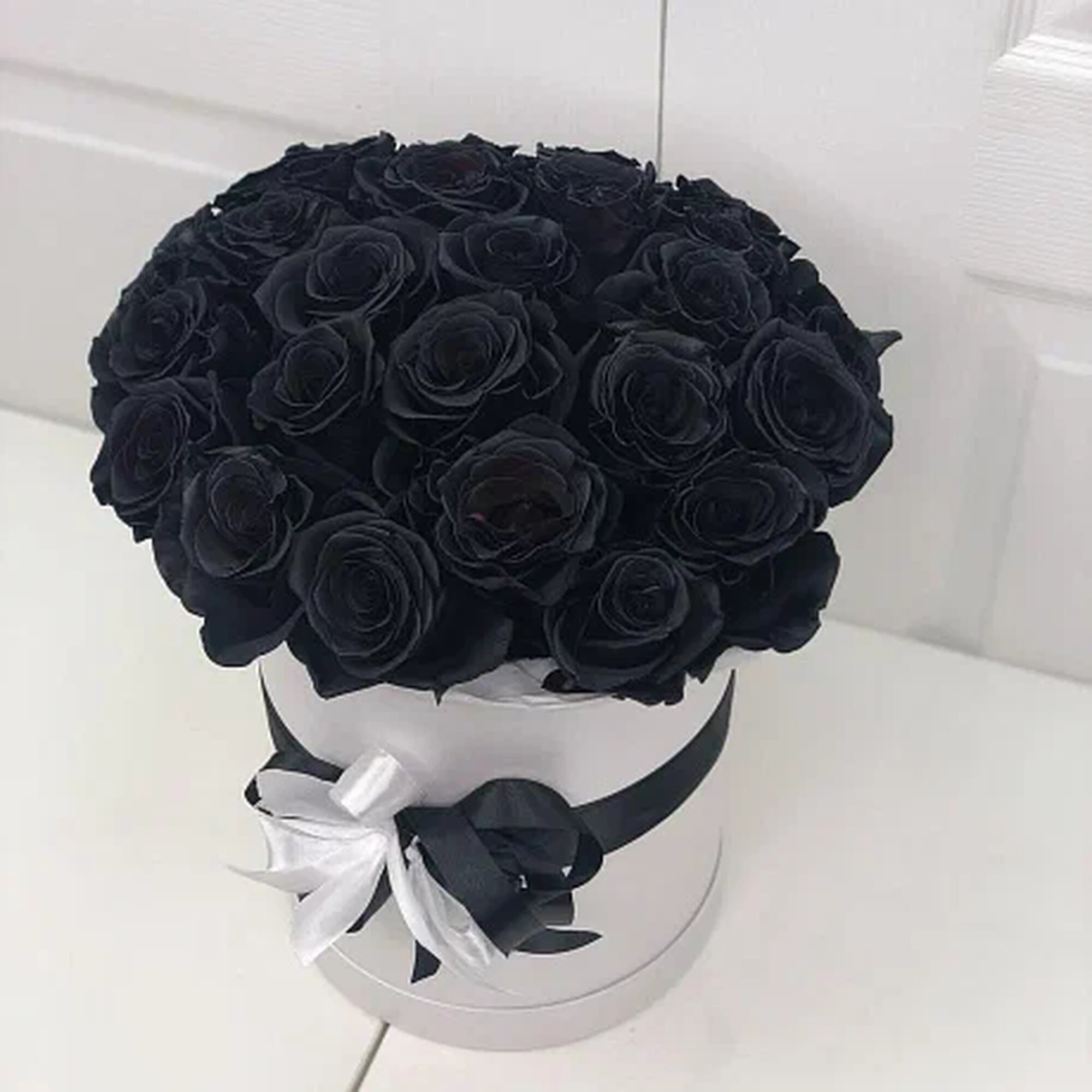 Монобукет ShokoFlowers "Жезл", чёрные розы, 51 шт, в коробке