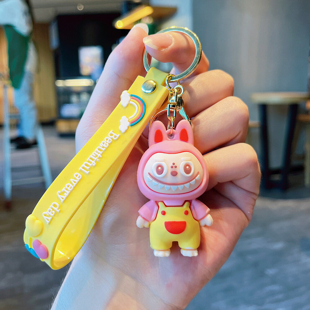 Брелок в виде овечки, брелок-фигурка Лабубу из серии Coca-Cola, модный подарок в закрытой коробке, брелок Абубу в желтой рубашке.