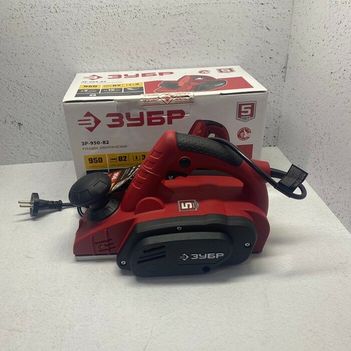 Электрорубанок ЗУБР ЗР-950-82