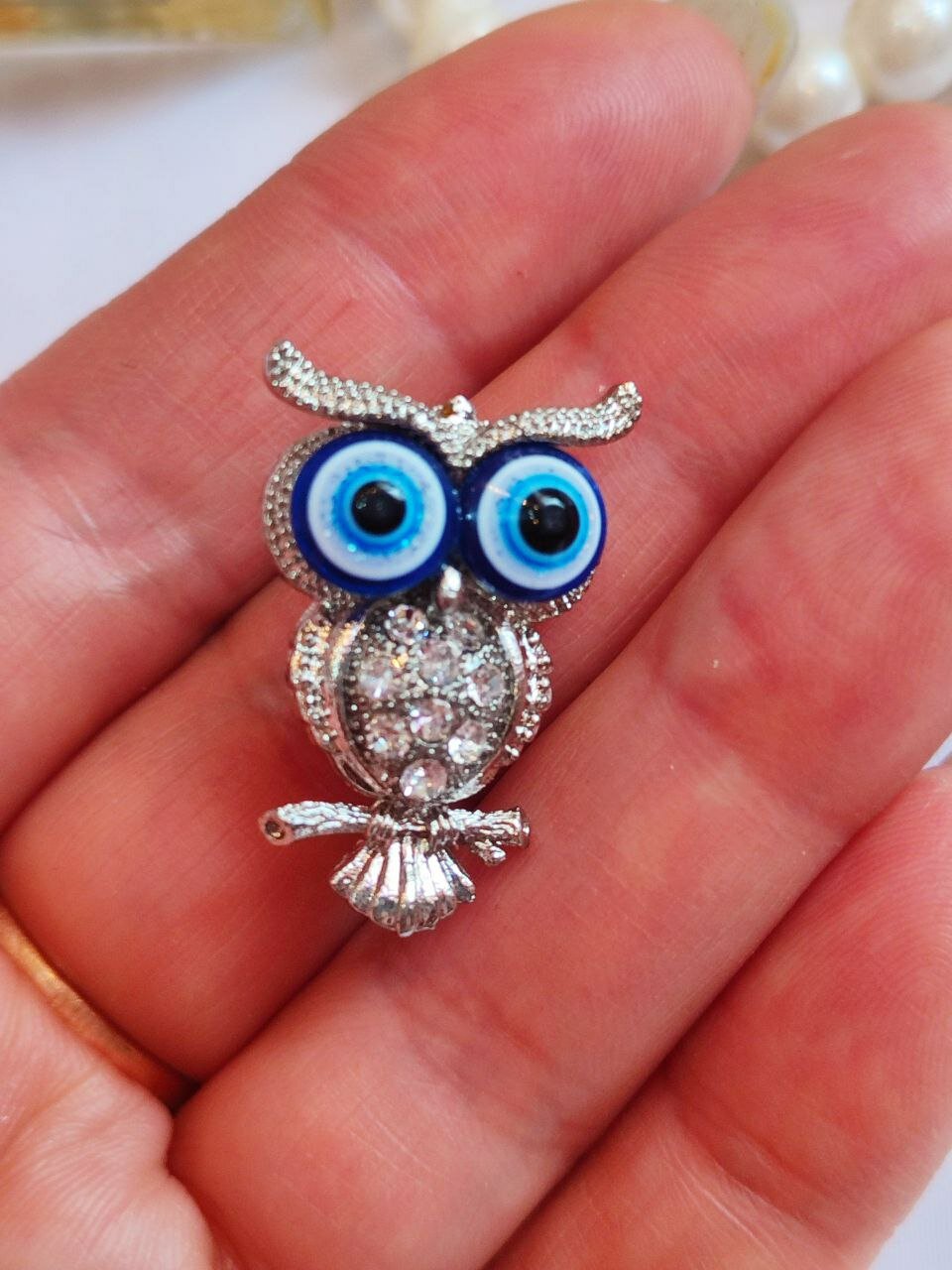 Брошь, стразы