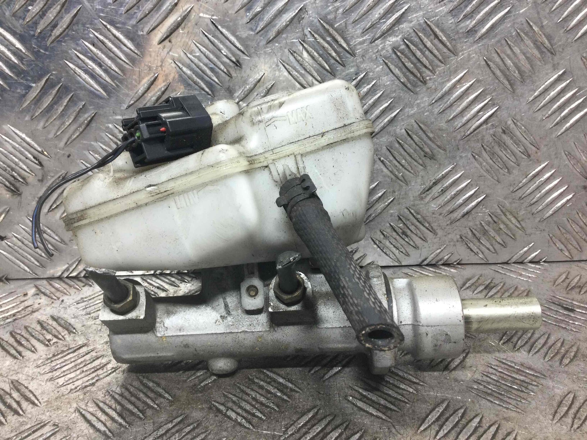 Б/У Цилиндр тормозной главный Ford Mondeo 3 поколение [рестайлинг] (2003-2007) 2004 г.