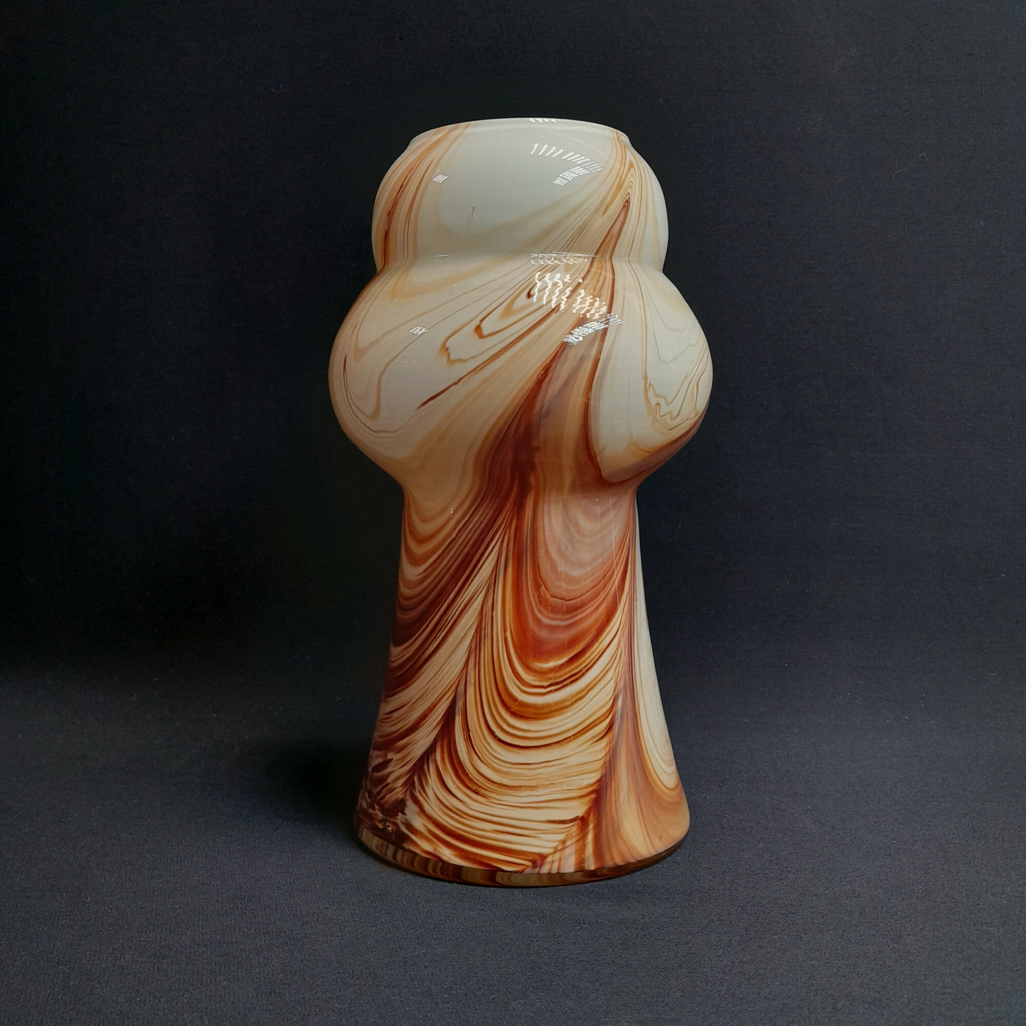 Ваза декоративная для цветов , двухслойное цветное стекло, высота 25см, винтаж СССР