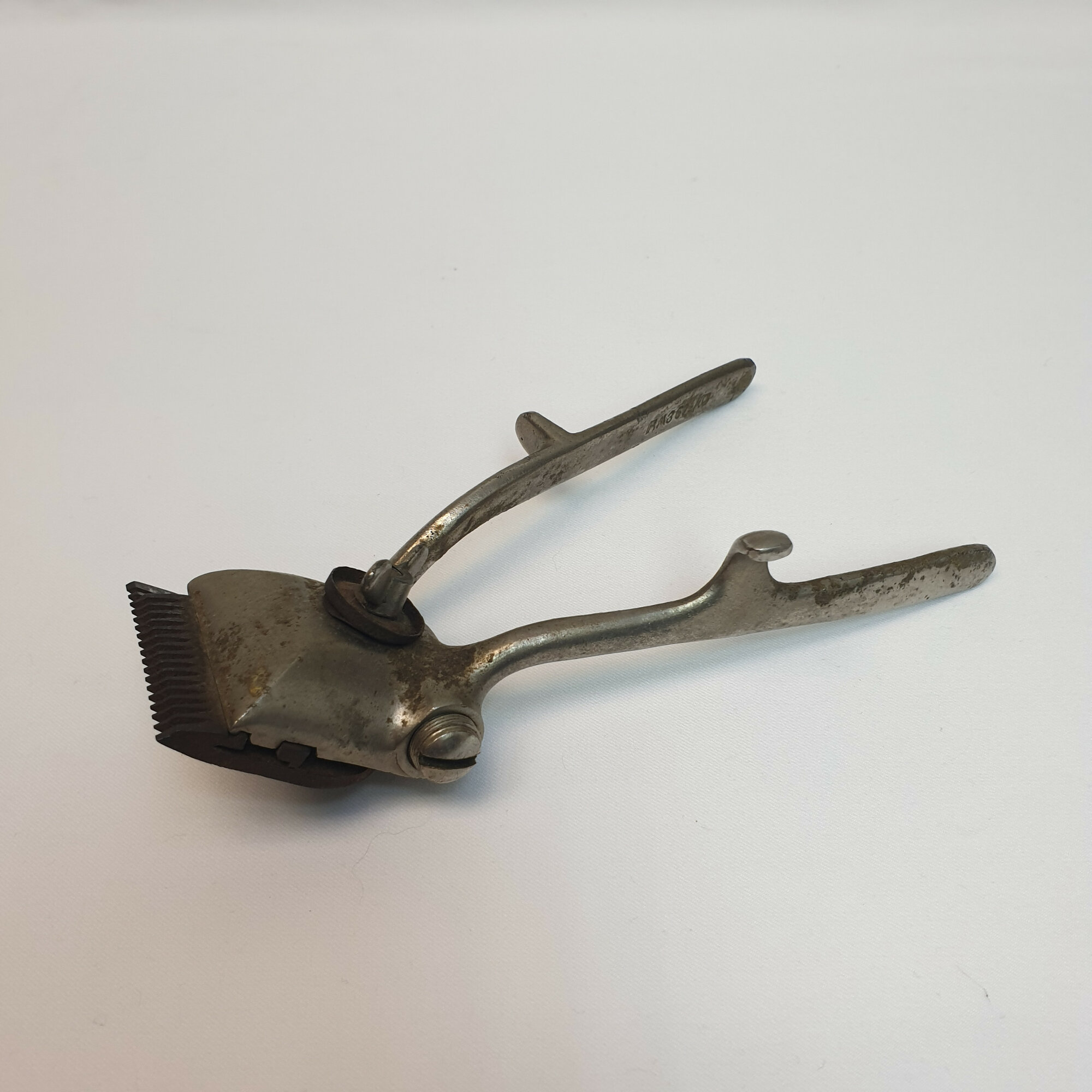 Машинка для стрижки волос, следы времени. Винтаж, СССР.