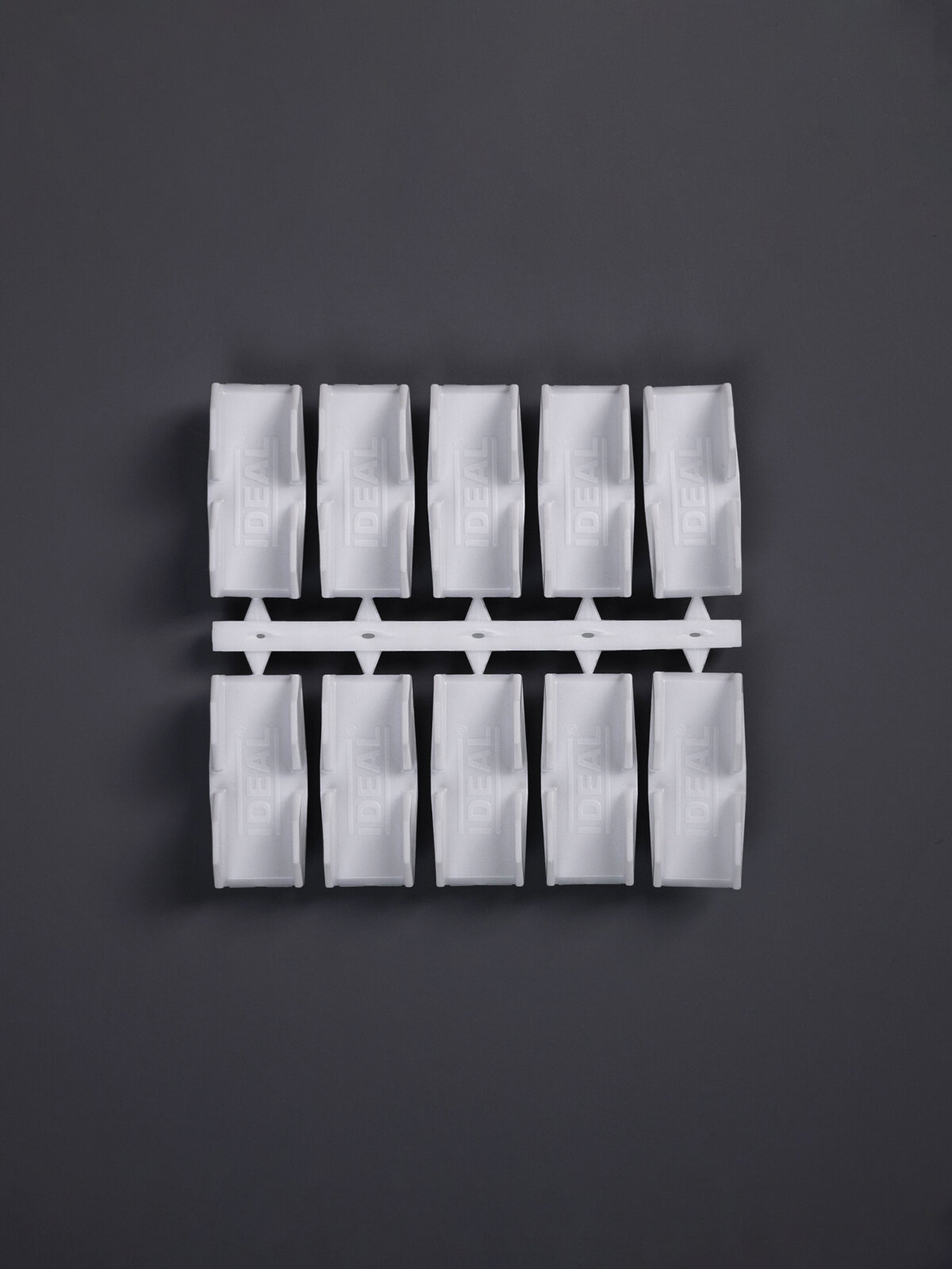 Комплект фурнитуры соединитель универсальный для плинтуса Идеал Дюра, белый, 10 шт.