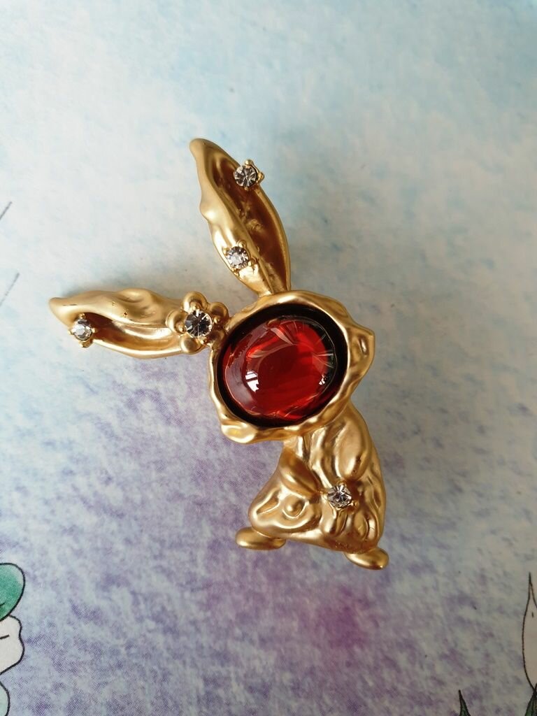 Брошь, стразы