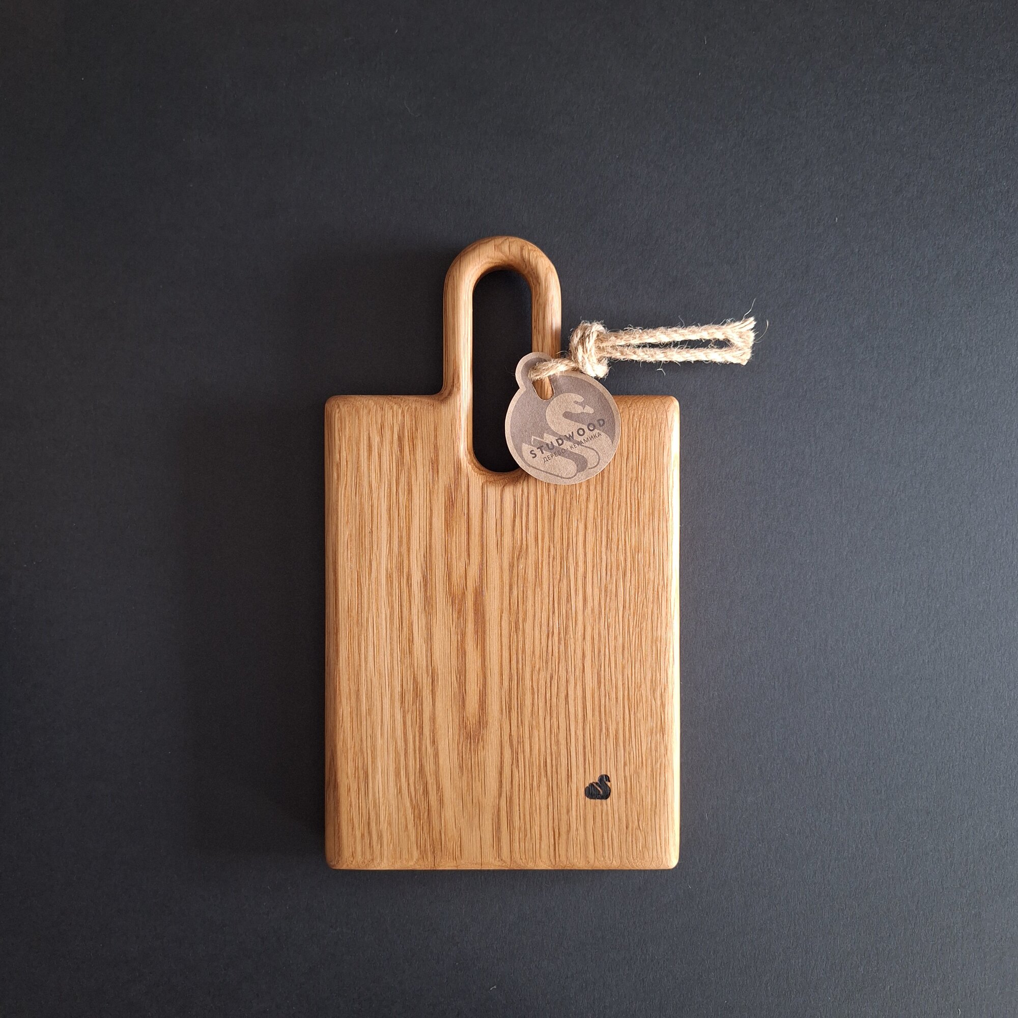 Дубовая разделочная доска из цельного массива. "Кендо"- 30х17х2,3 см. STUDWOOD