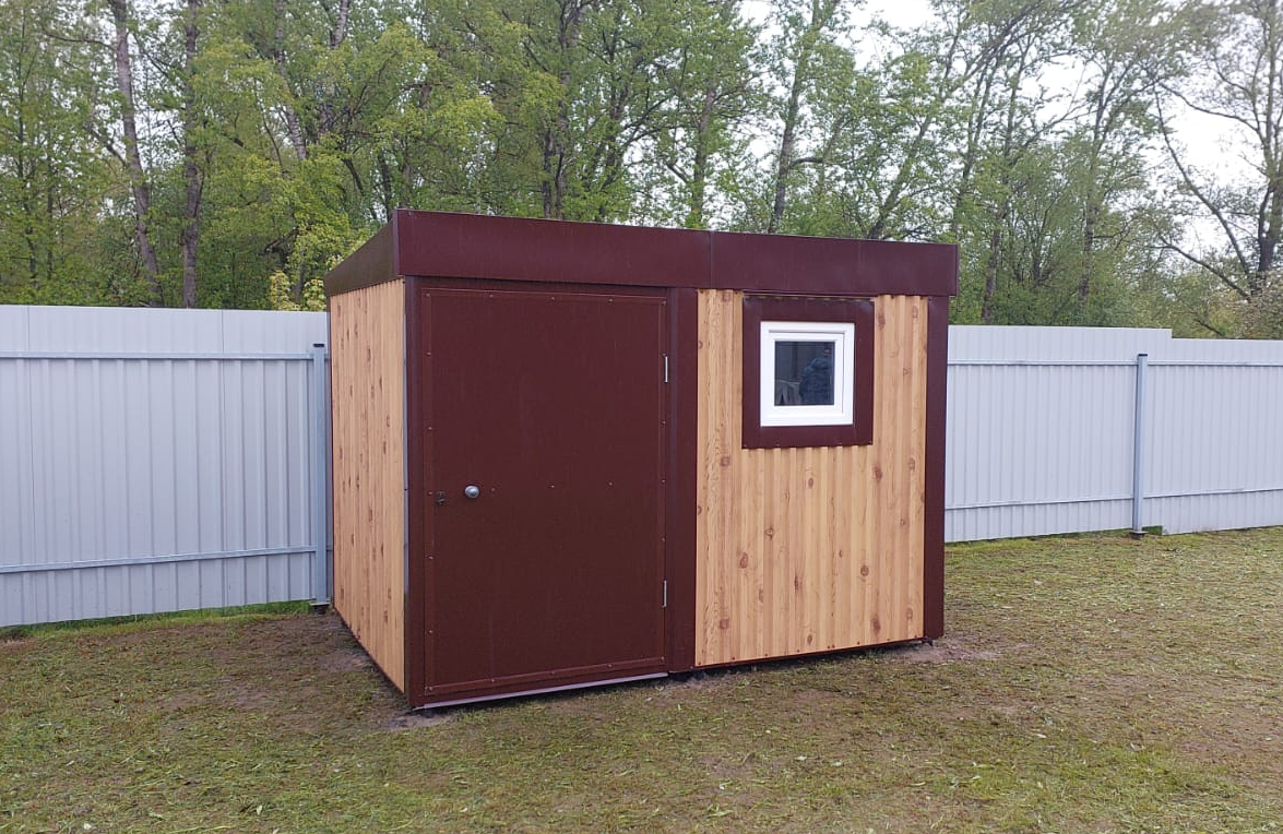 Хозблок Премиум 3,01х3,02х2м, дверь шириной 120 см с установкой на сваи.