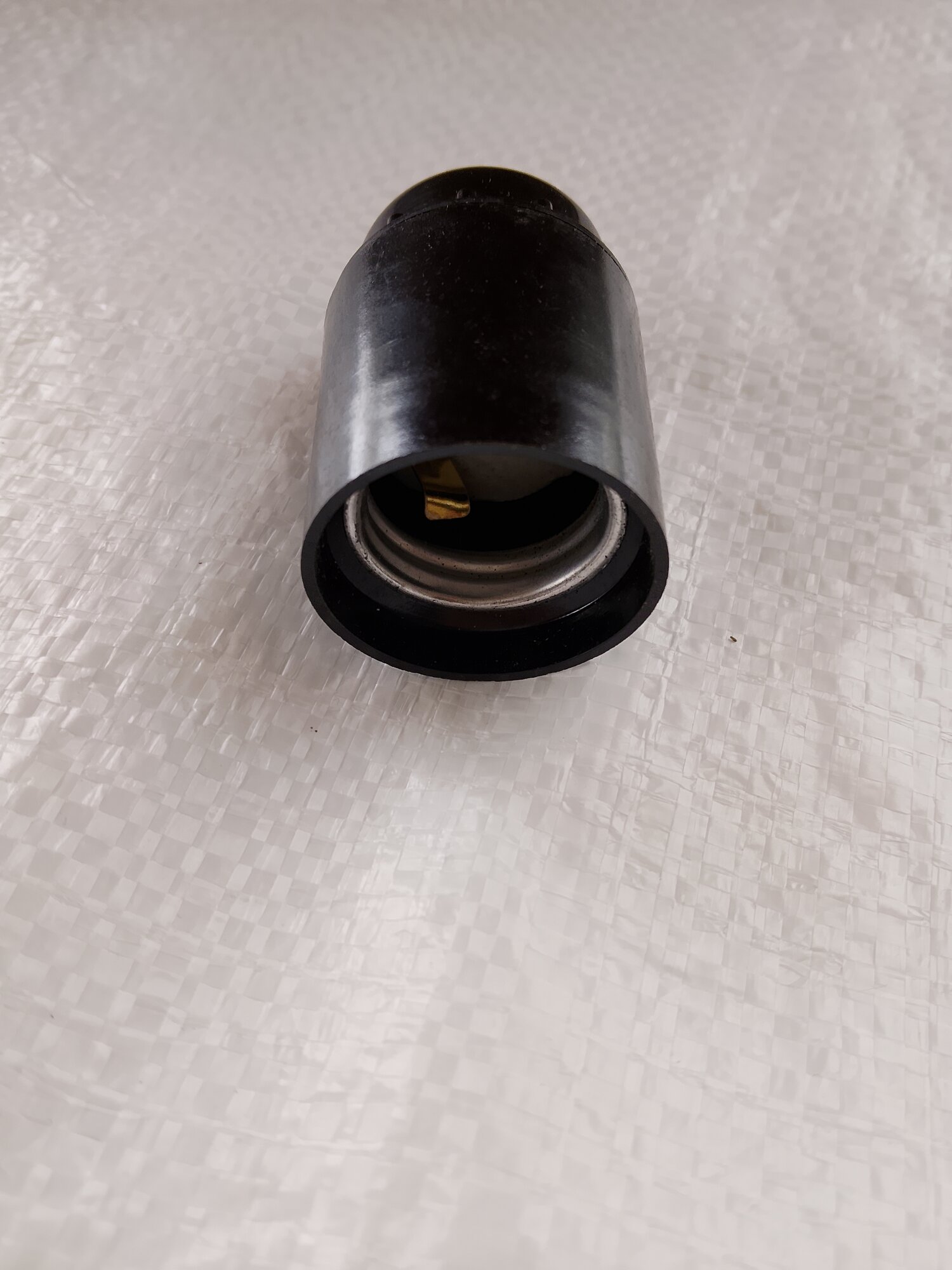 Патрон карболитовый Е 27 чёрный , в комплекте 3 штуки.