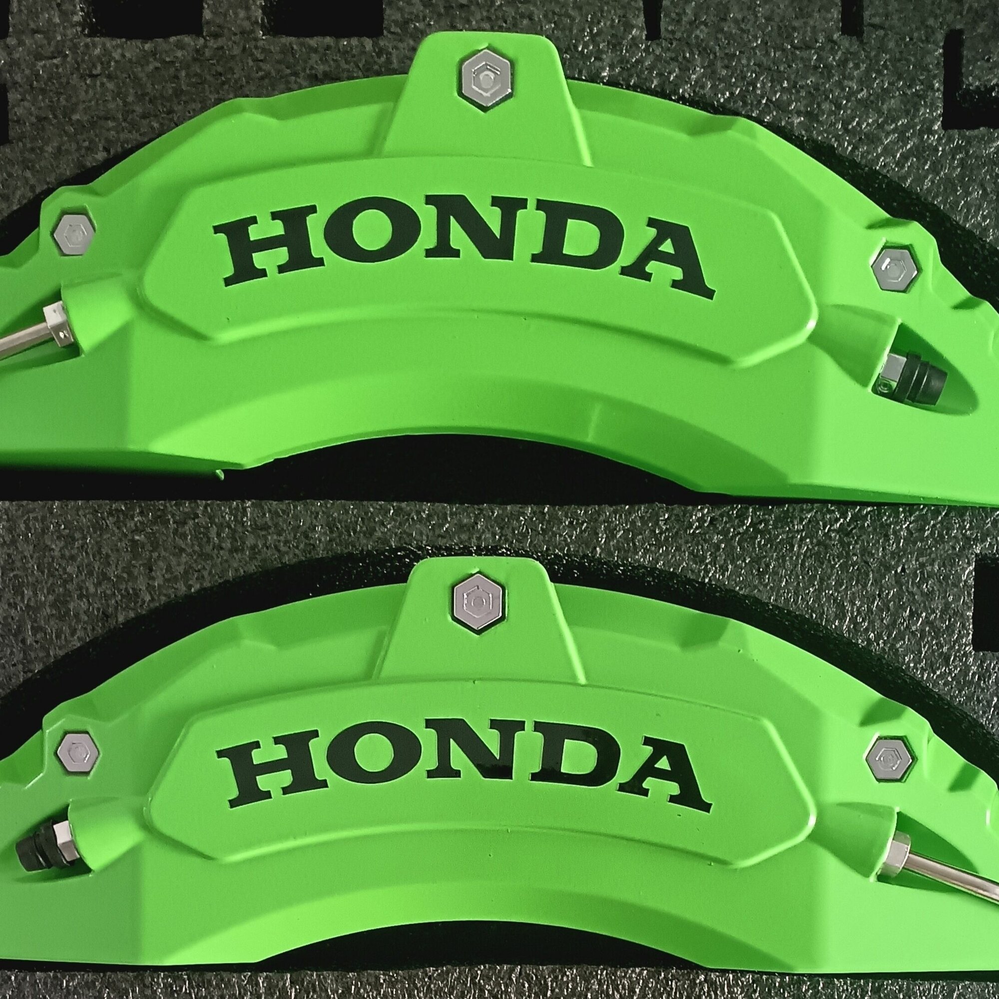 Полный комплект модифицированных суппортов для бензиновых моделей Honda Accord и Inspire 10-го и 11-го поколений.