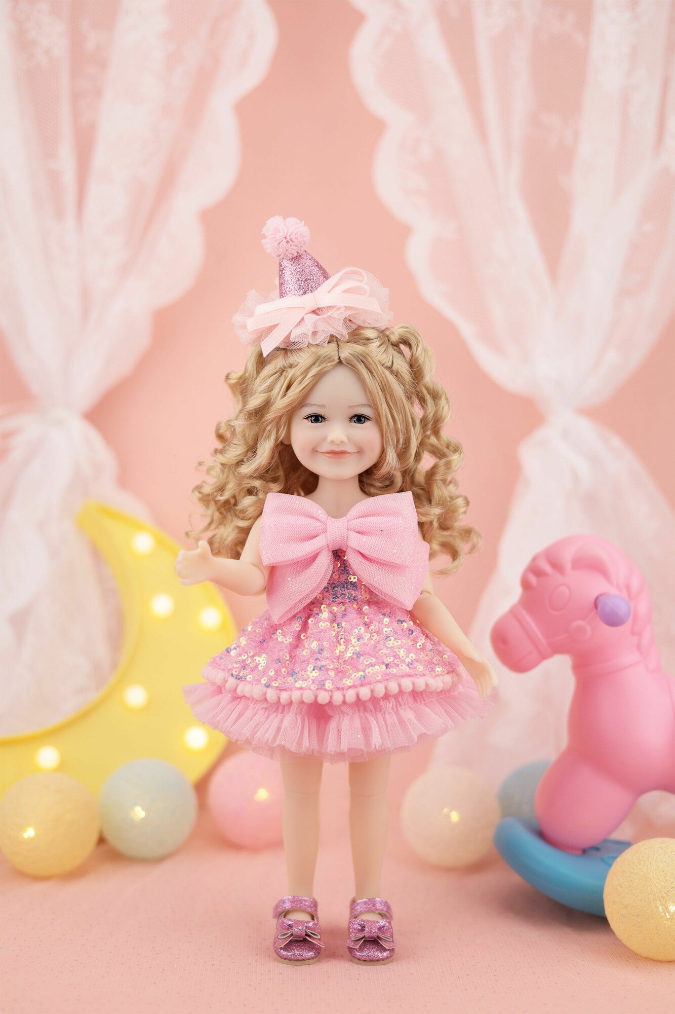 Ruby Red Birthday Siblies (12-дюймовая полноразмерная кукла, V4 - светлая кожа, розовое платье)