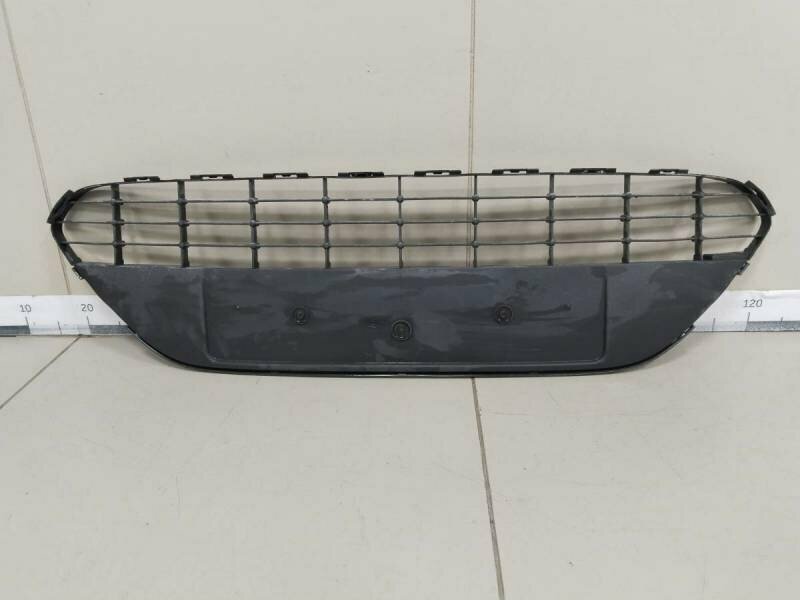 Решетка в бампер центральная Ford Focus 2 DB 2008-2011 кат.номер: 8M5117B968BE